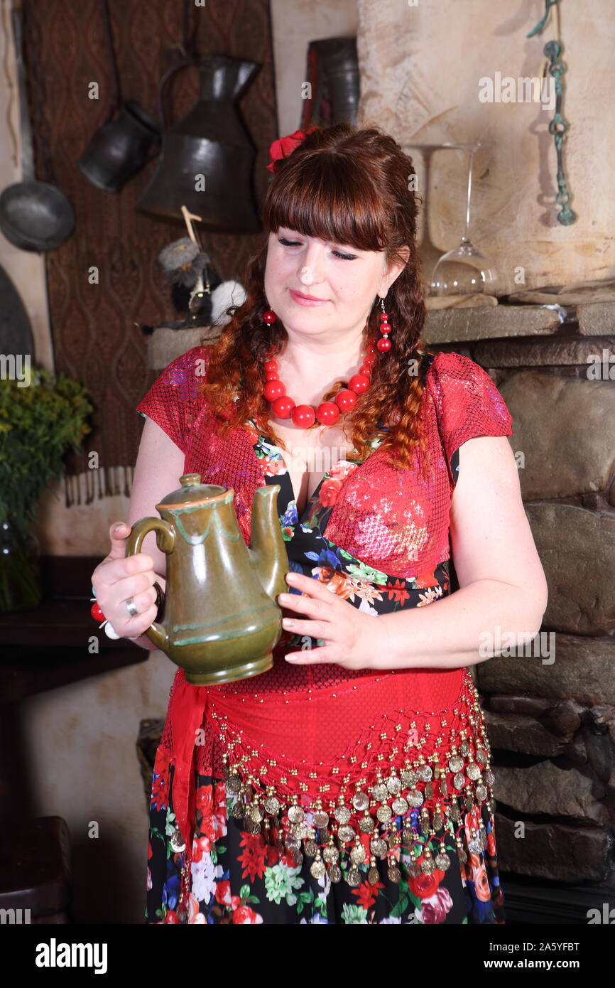 Una brocca con ritratto in ceramica immagini e fotografie stock ad alta ...