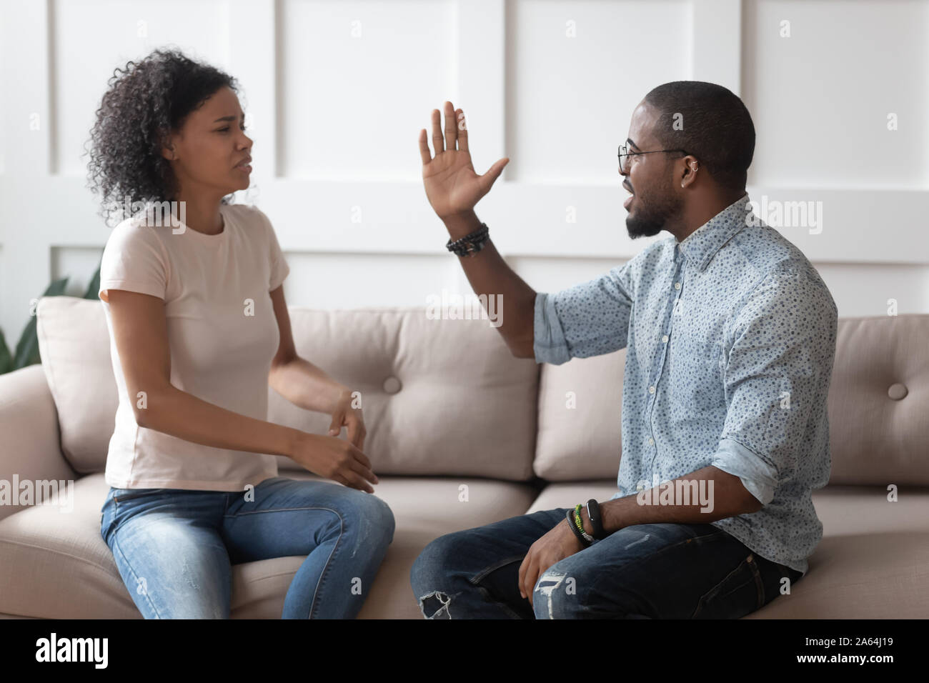 Persona aggressiva immagini e fotografie stock ad alta risoluzione - Alamy