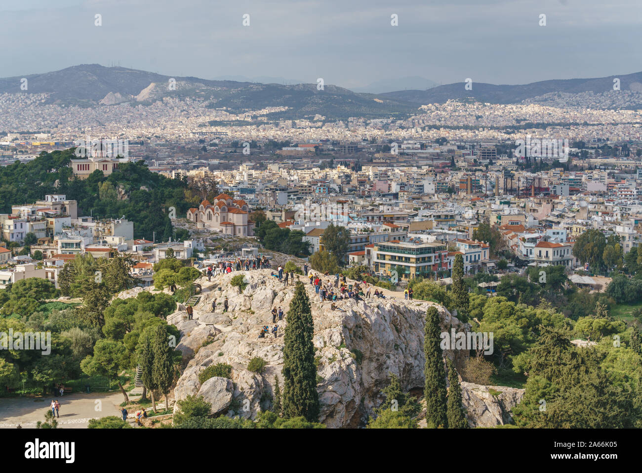 Vista panoramica dell'Areopago hill e la città di Atene, un antico Rock ...