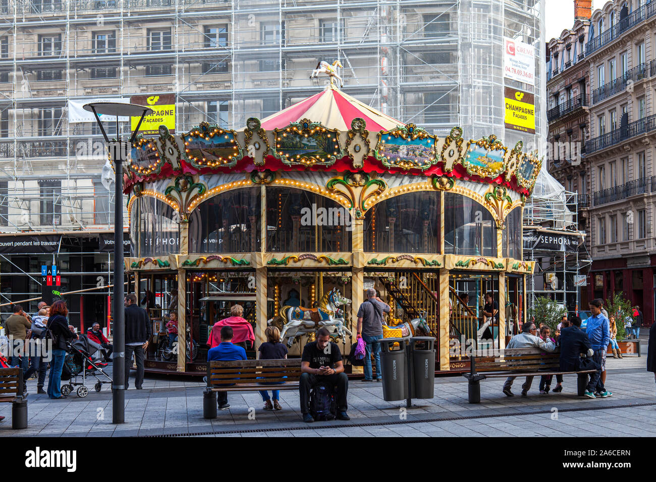 Giostra rotonda giostra allegra giostra immagini e fotografie stock ad ...