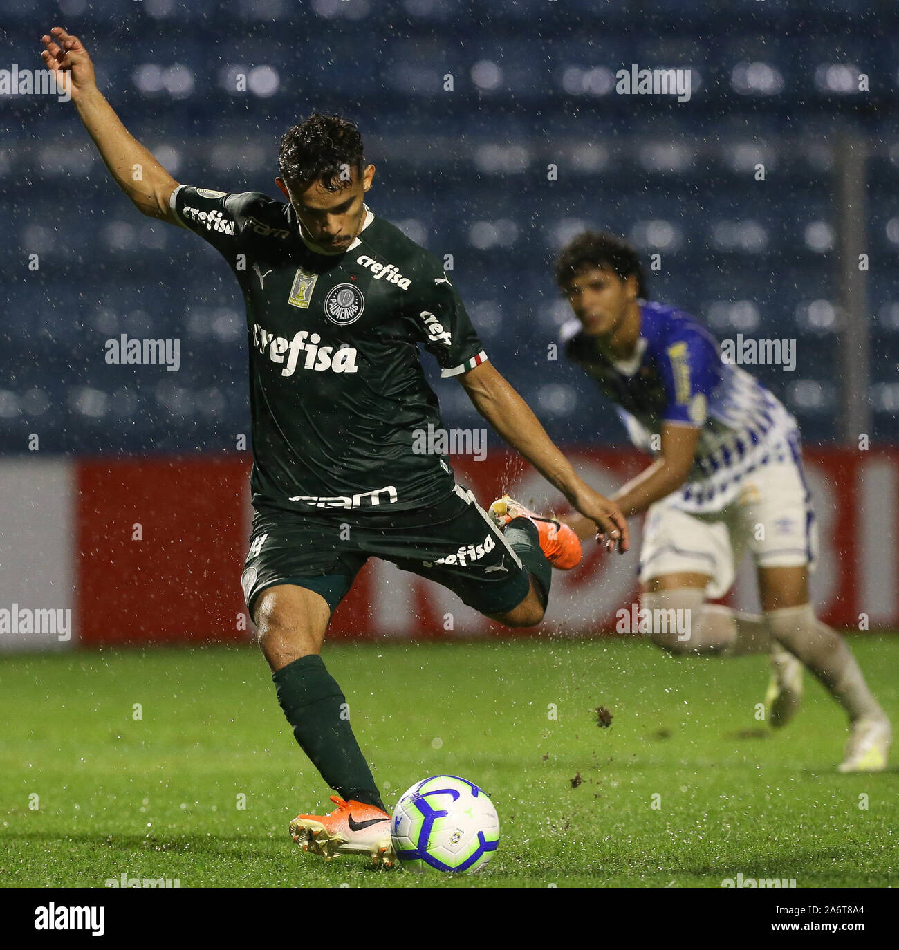 FLORIAN'POLIS, SC - 27.10.2019: AVAÍ X PALMEIRAS - Gustavo Scarpa, da sé Palmeiras, oneri una ...