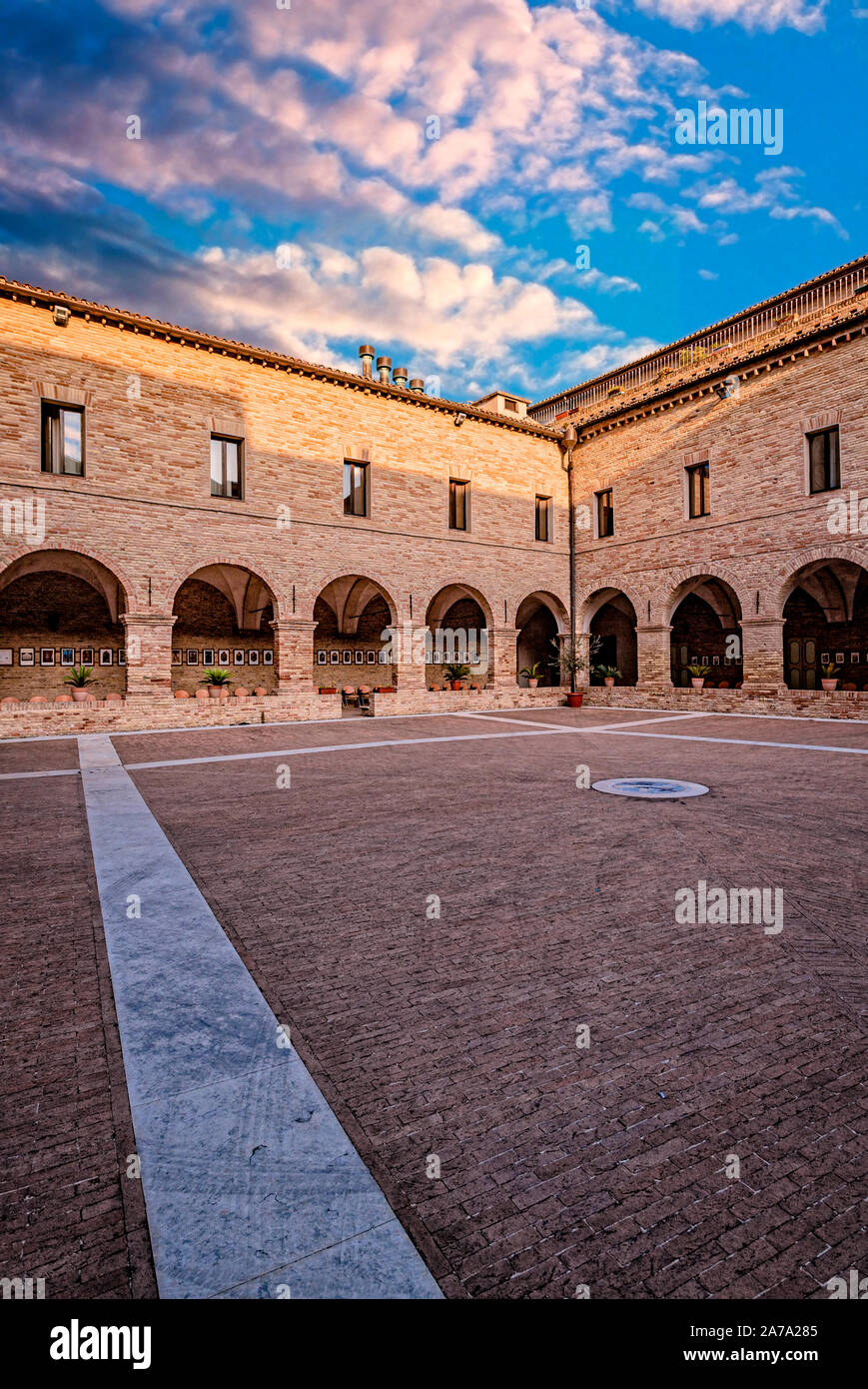 Italia Marche Osimo Chiostro San Francesco | Italia Marche Osimo ...