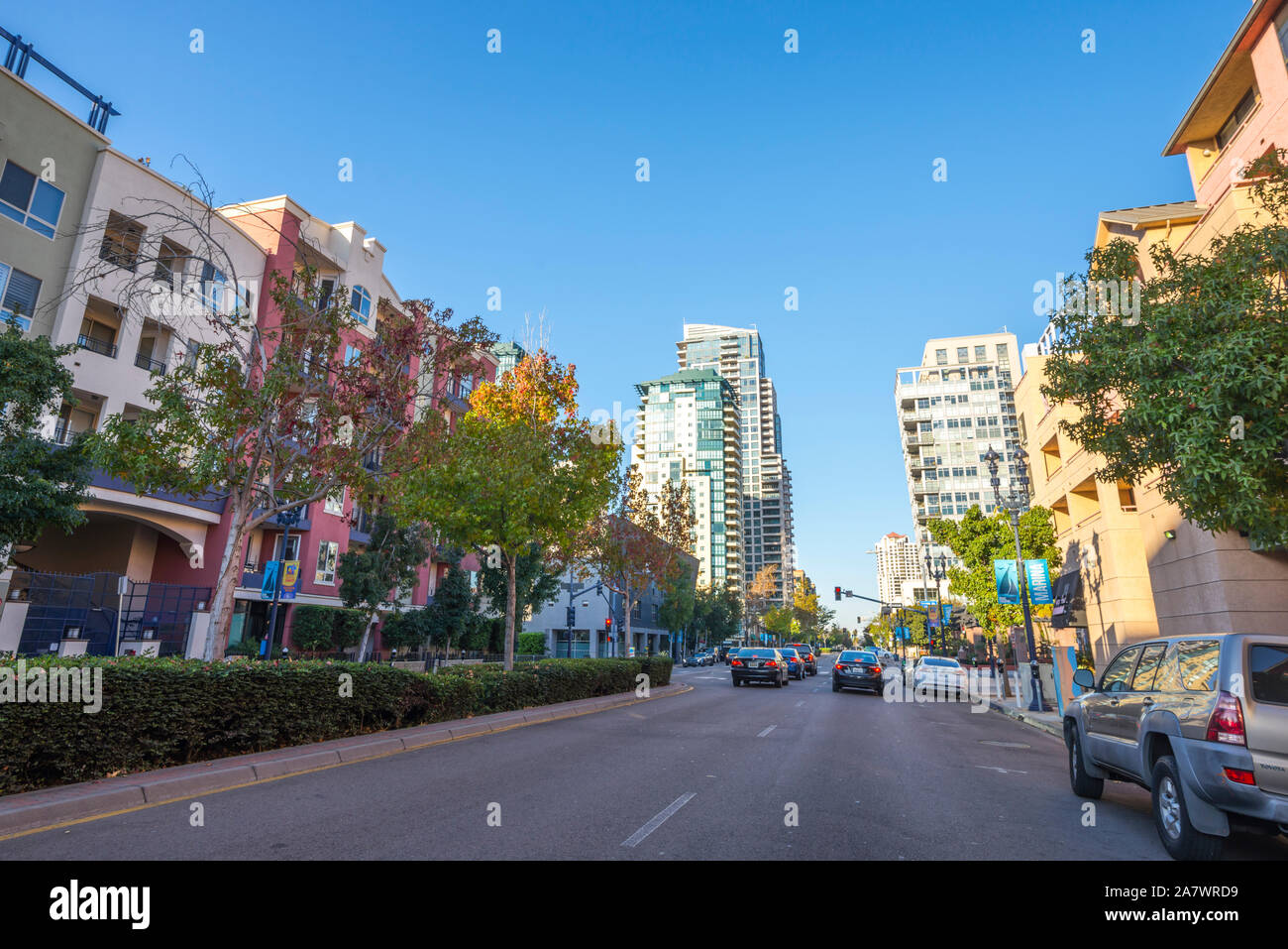 Automobili Lungo La Strada Immagini e Fotos Stock - Alamy