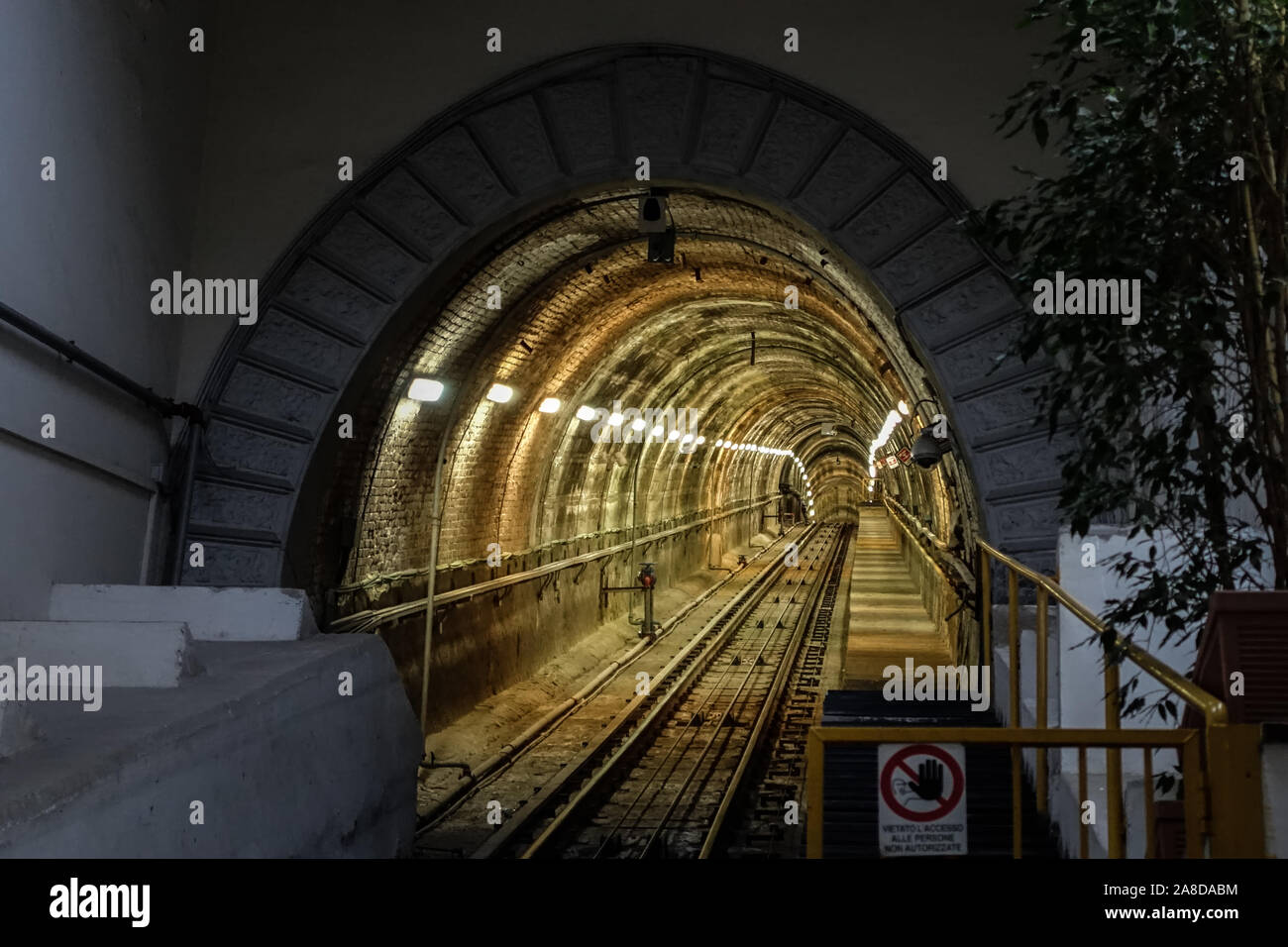 Napoli funicolare mergellina immagini e fotografie stock ad alta ...