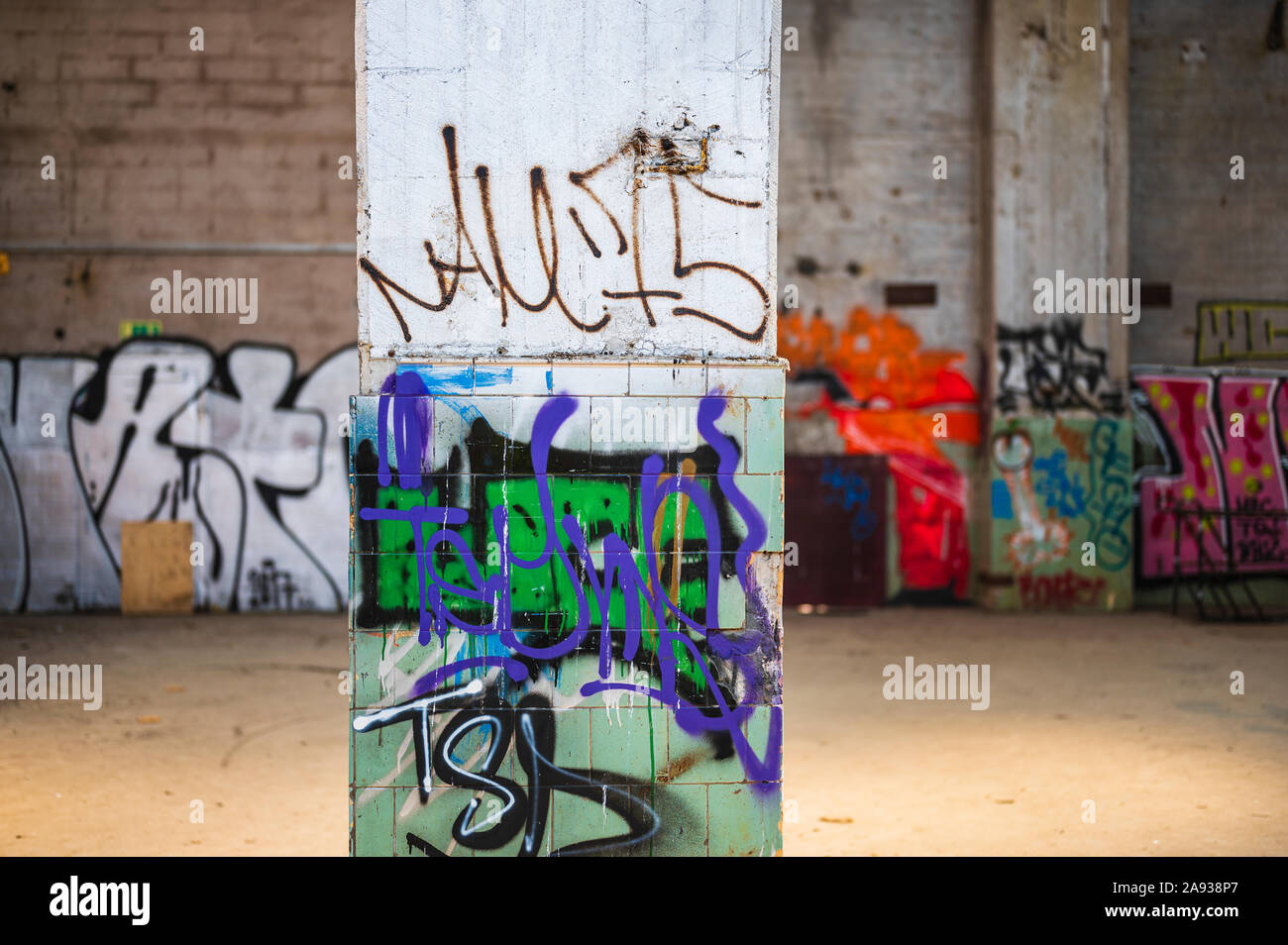 Graffiti pillar immagini e fotografie stock ad alta risoluzione - Alamy