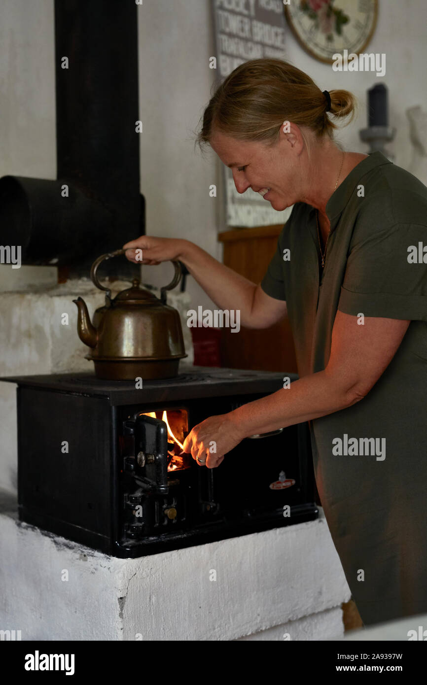 Mettere il bollitore immagini e fotografie stock ad alta risoluzione ...