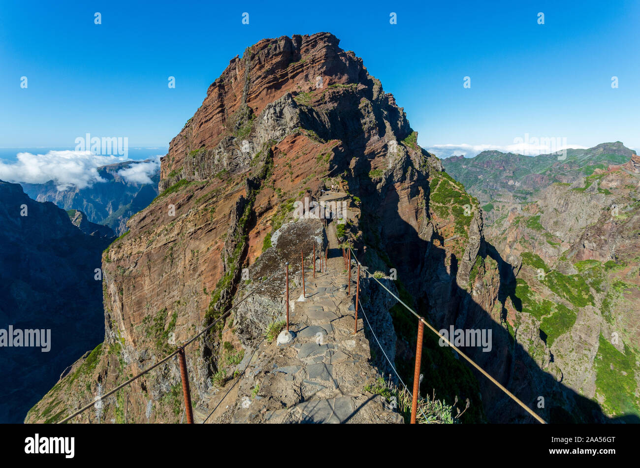 Sentiero escursionistico il passaggio dalla montagna Pico Arieiro a ...