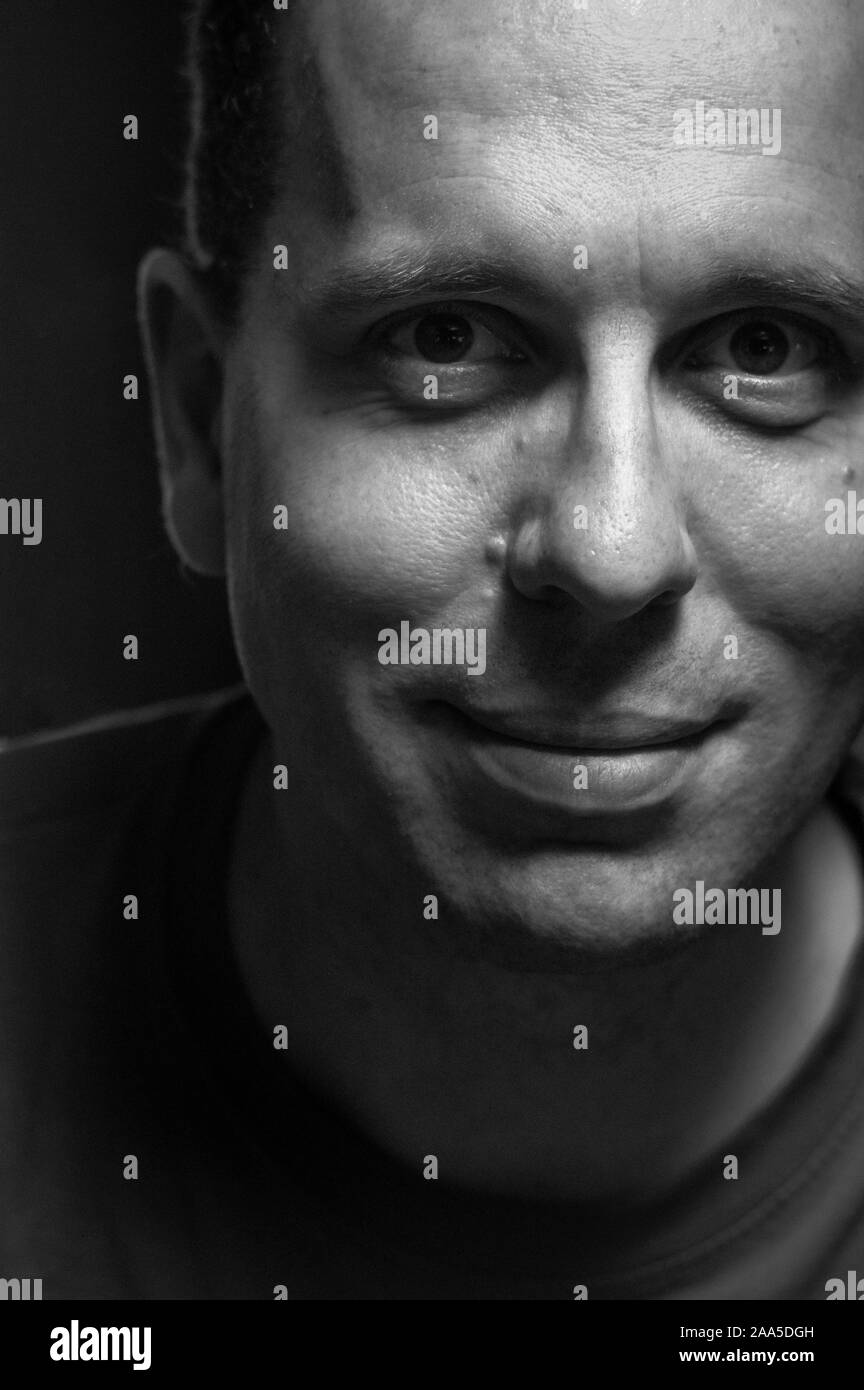 Colpo alla testa colpo alla testa ritratto compongono immagini e ...