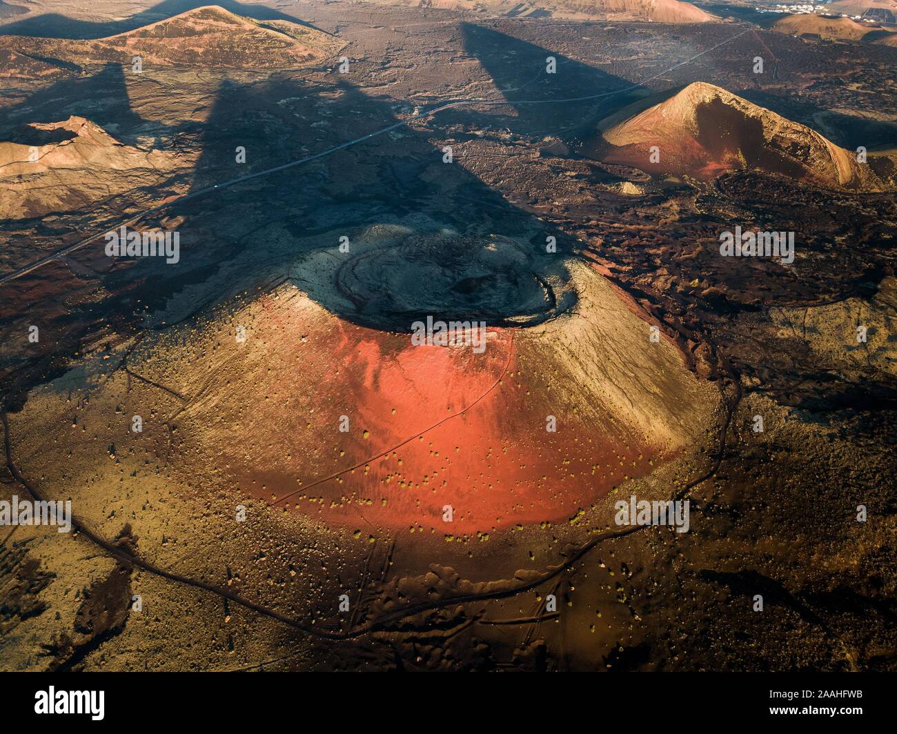 Vulcano rosso montana colorada con cratere del vulcano immagini e ...