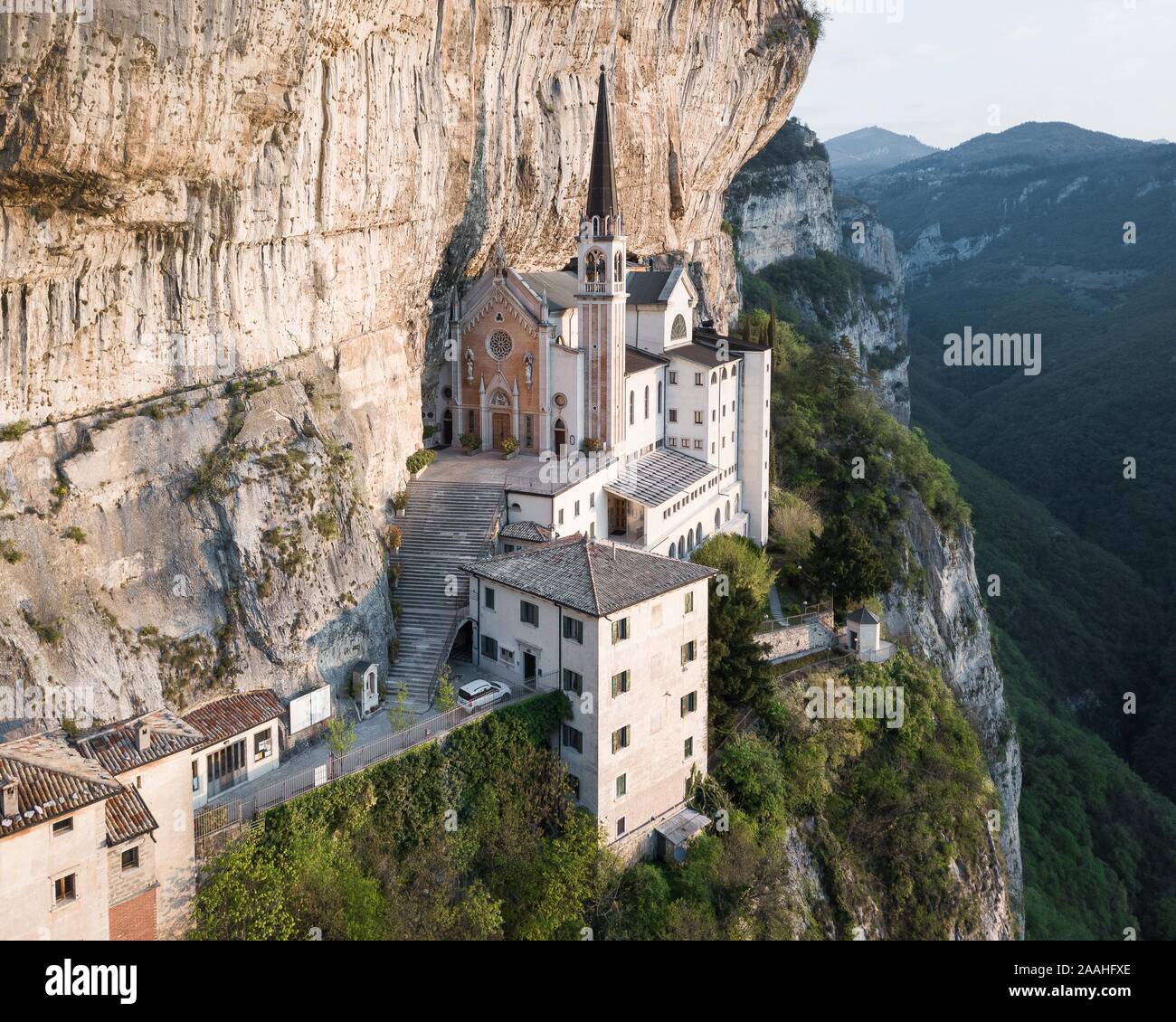Monte baldo chiesa immagini e fotografie stock ad alta risoluzione - Alamy