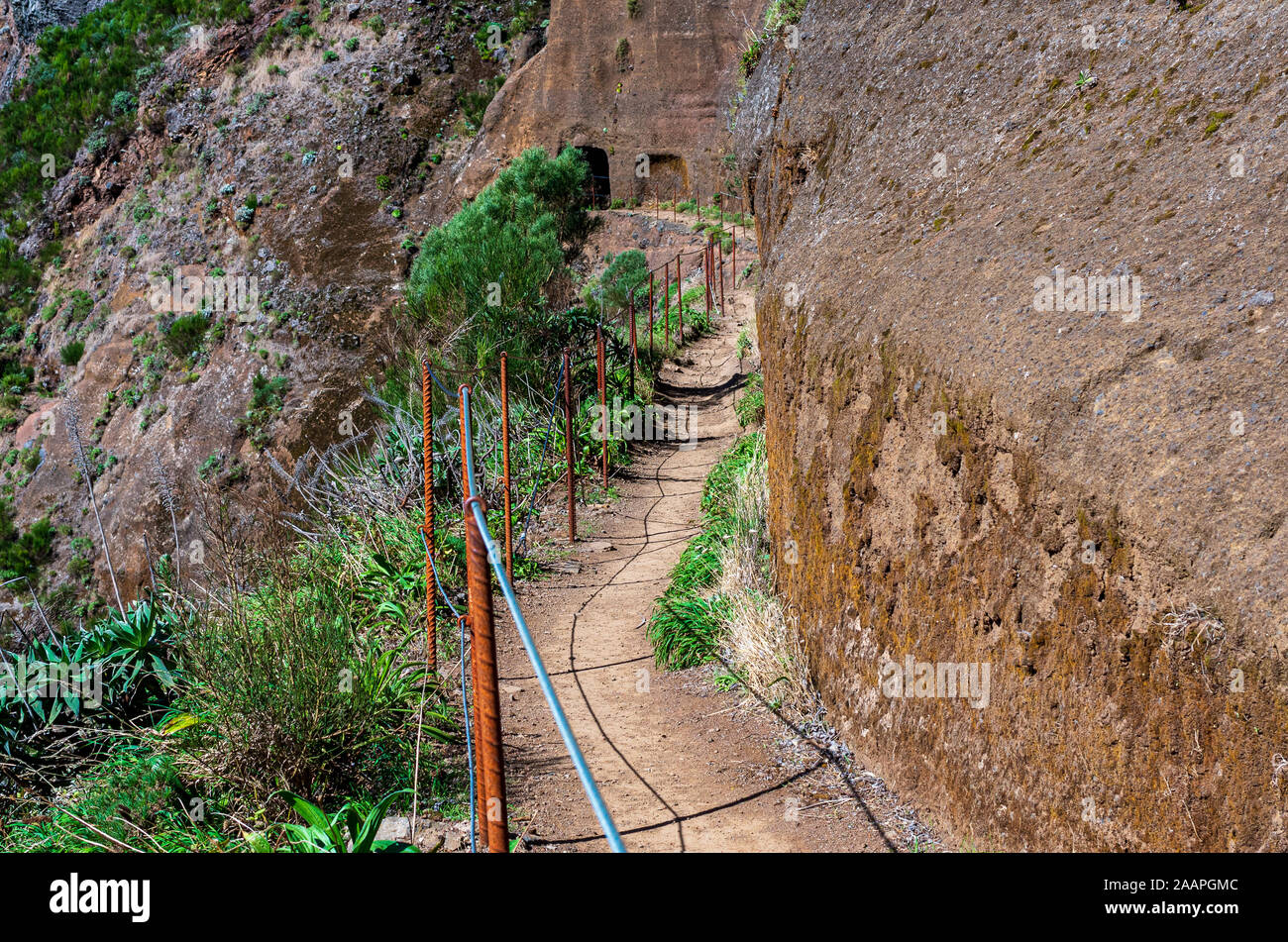Sentiero escursionistico il passaggio dalla montagna Pico Arieiro a ...