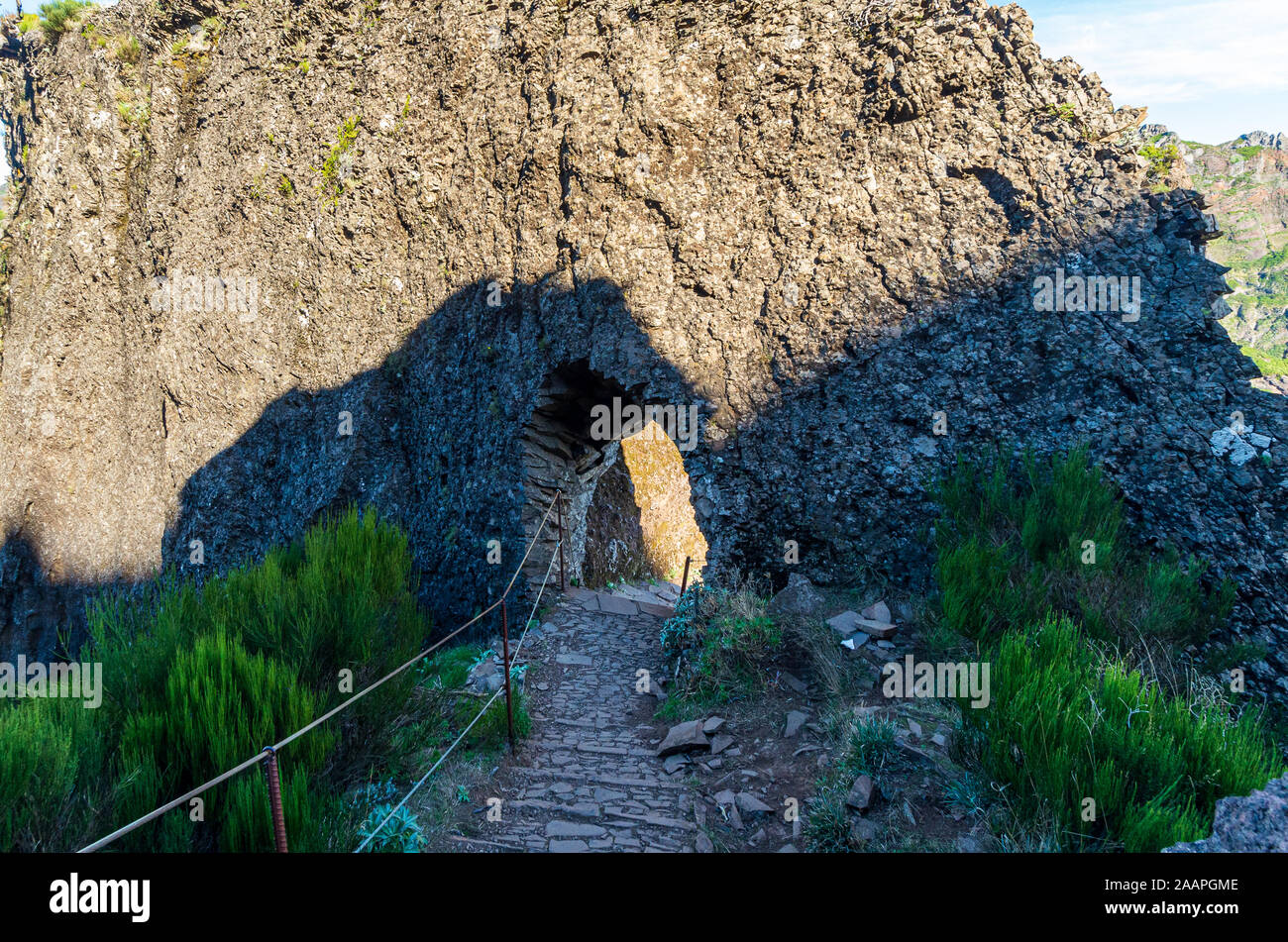 Sentiero escursionistico il passaggio dalla montagna Pico Arieiro a ...