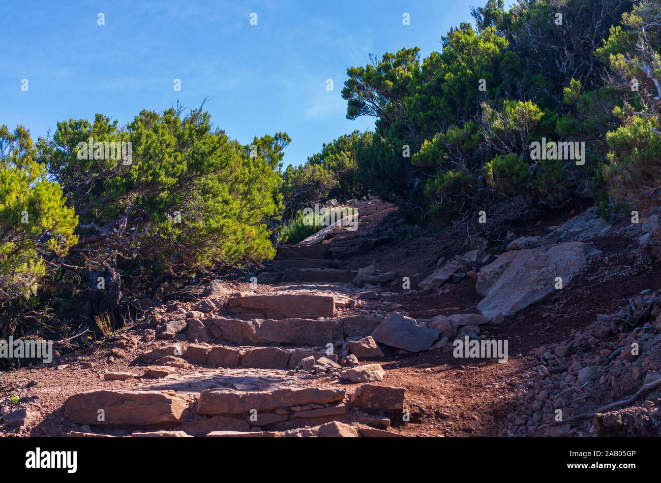 Sentiero escursionistico il passaggio dalla montagna Pico Arieiro a ...