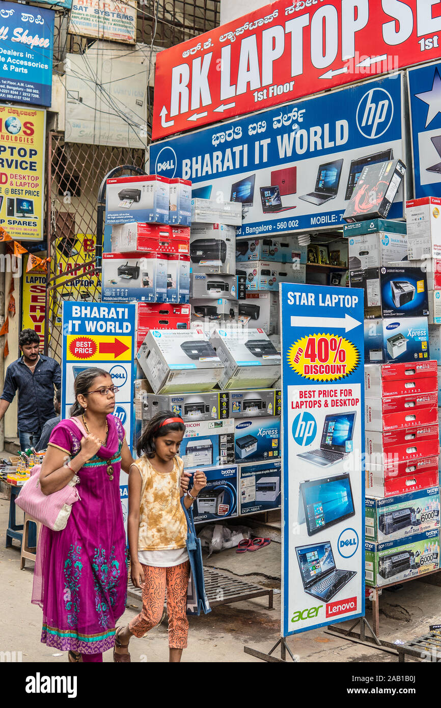 Vendere computer immagini e fotografie stock ad alta risoluzione - Alamy