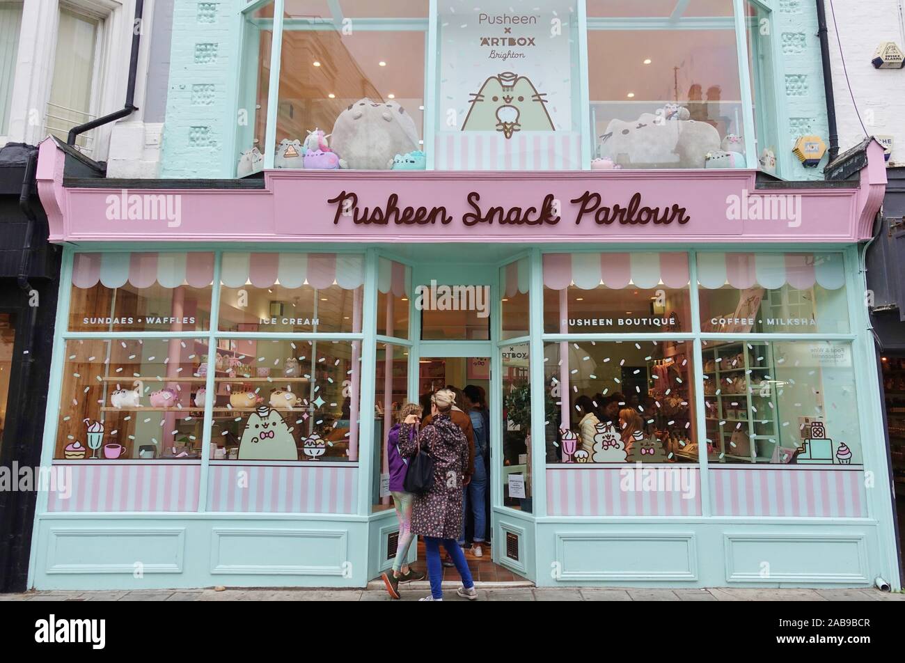 BRIGHTON, Regno Unito -28 SEP 2019- Vista del Pusheen Snack Parlor ...