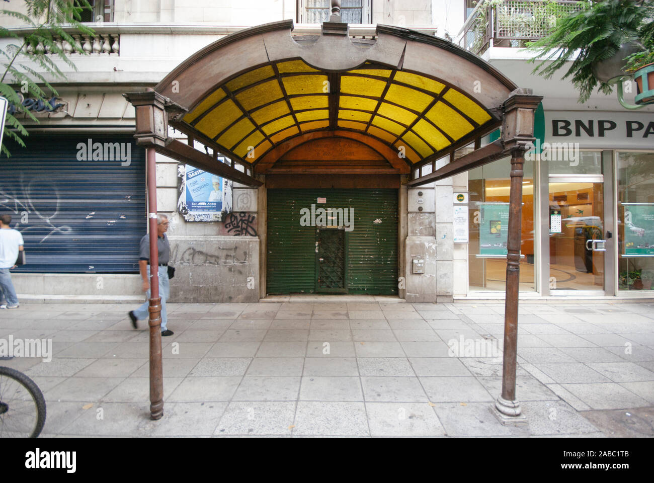 BUENOS AIRES, Argentina-APRILE 8,2008: quuen api bar si arresta dopo la ...
