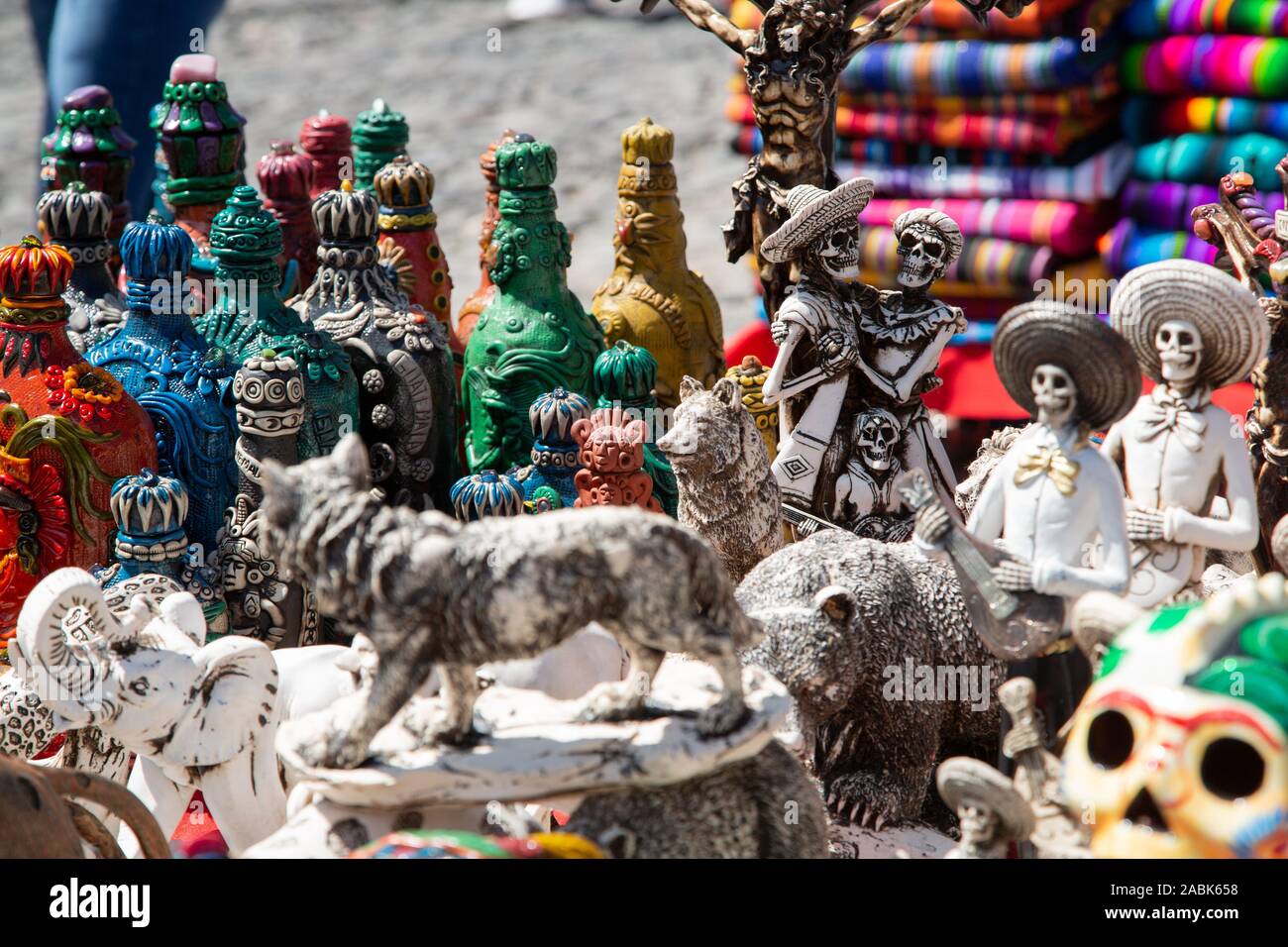 Teschi fatti a mano immagini e fotografie stock ad alta risoluzione - Alamy
