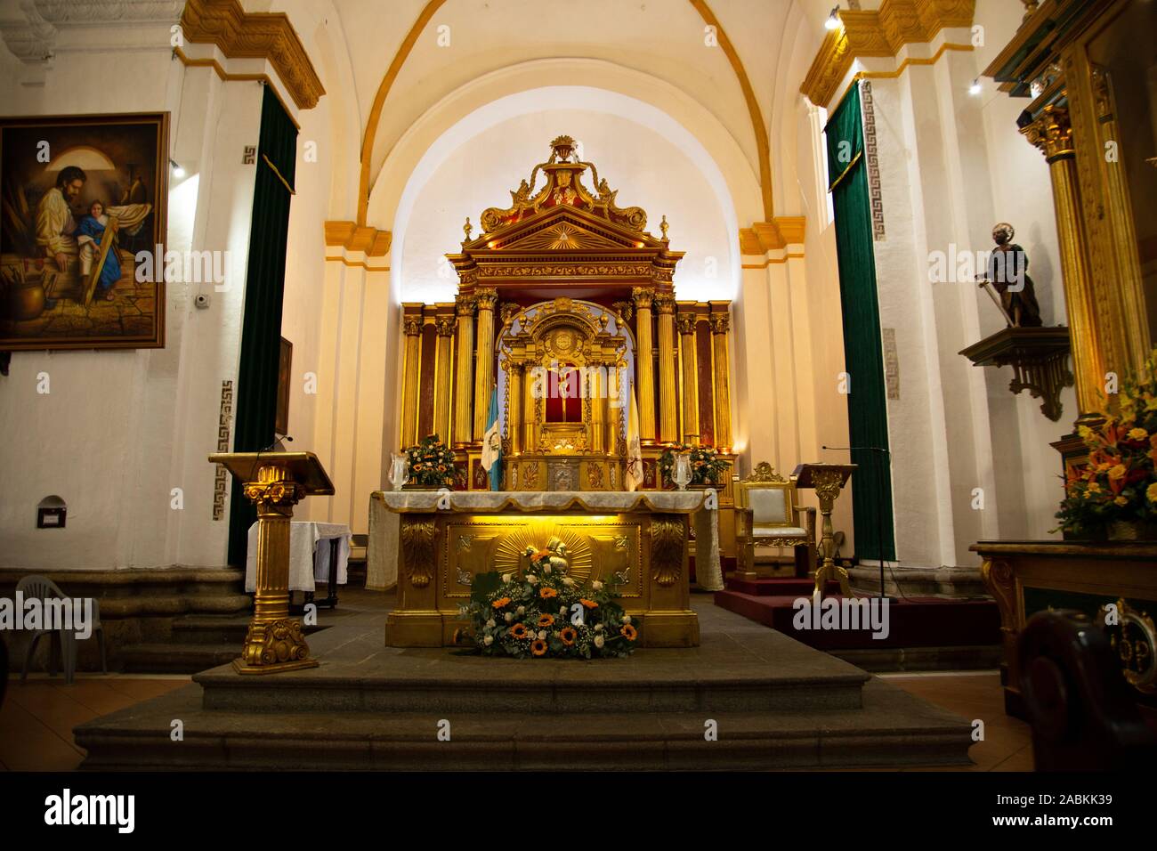 Catholic altar immagini e fotografie stock ad alta risoluzione - Alamy