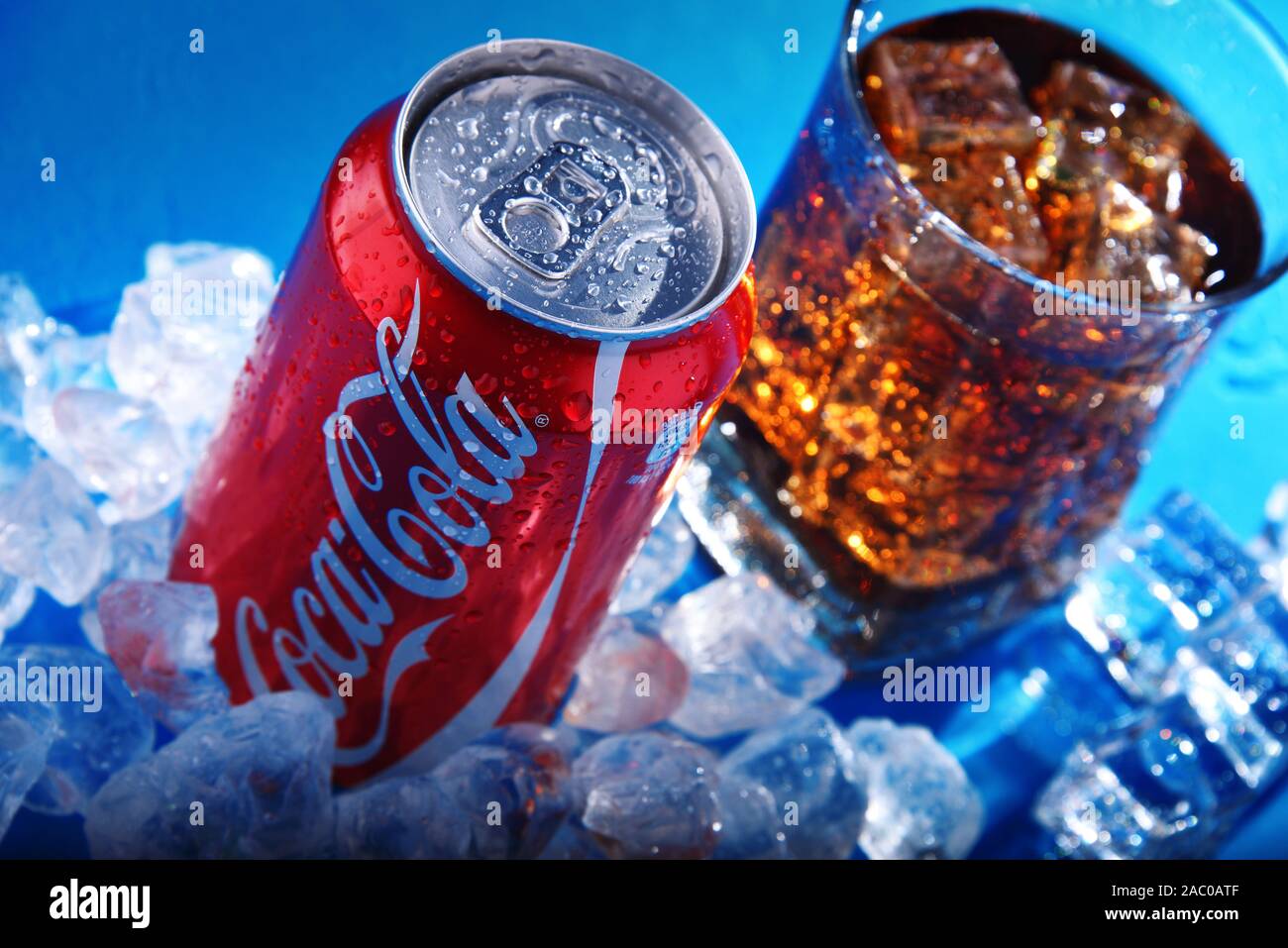 Coca cola can crushed immagini e fotografie stock ad alta risoluzione ...
