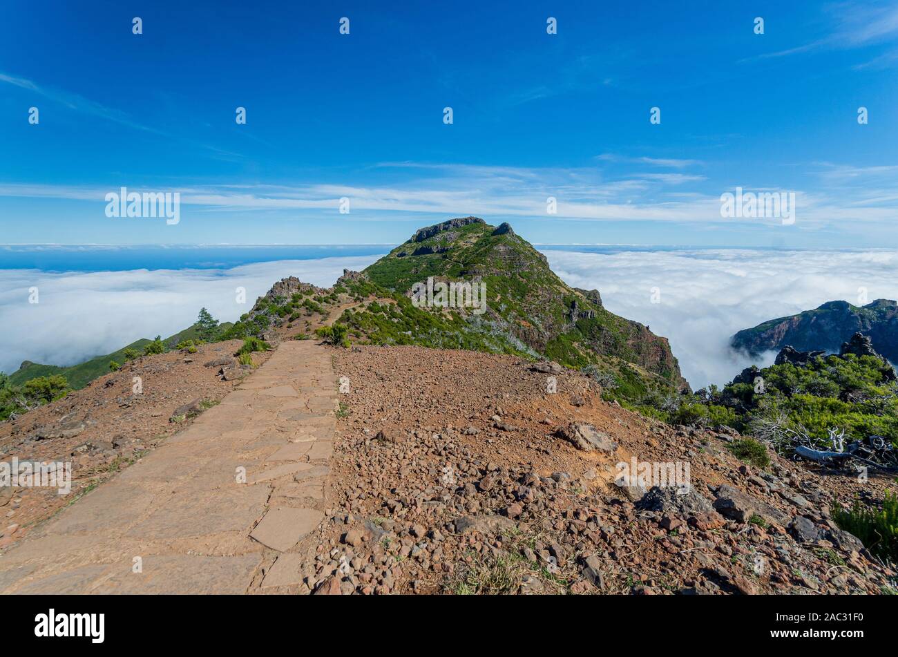 Sentiero escursionistico il passaggio dalla montagna Pico Arieiro a ...