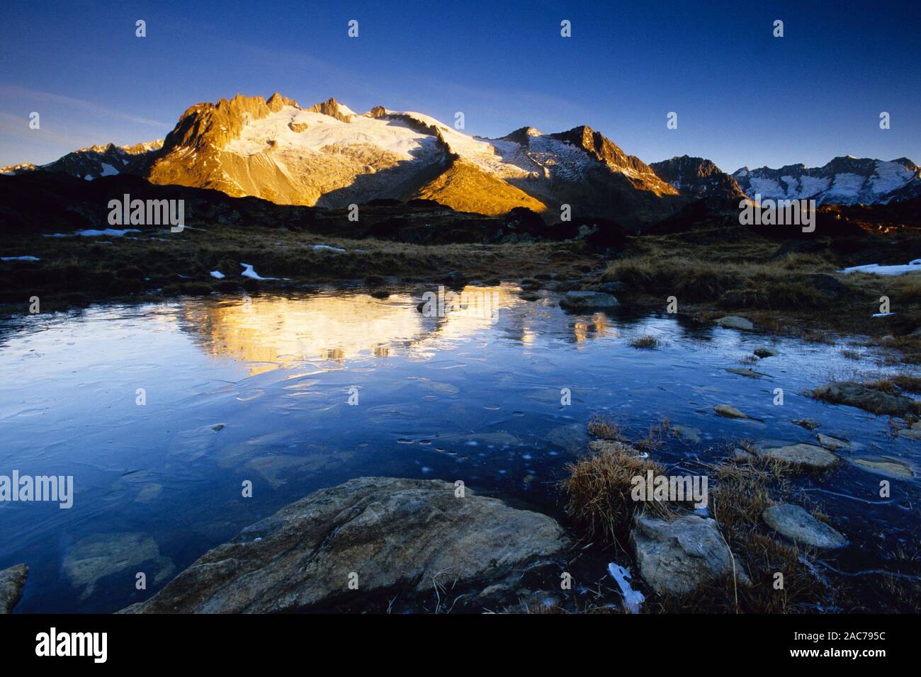 Wallis walliser alpen immagini e fotografie stock ad alta risoluzione ...