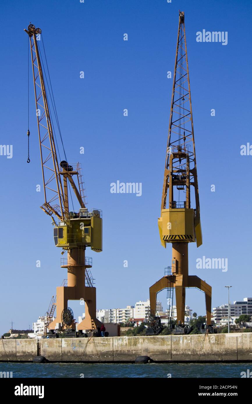 Gru portuali sopraelevate immagini e fotografie stock ad alta ...