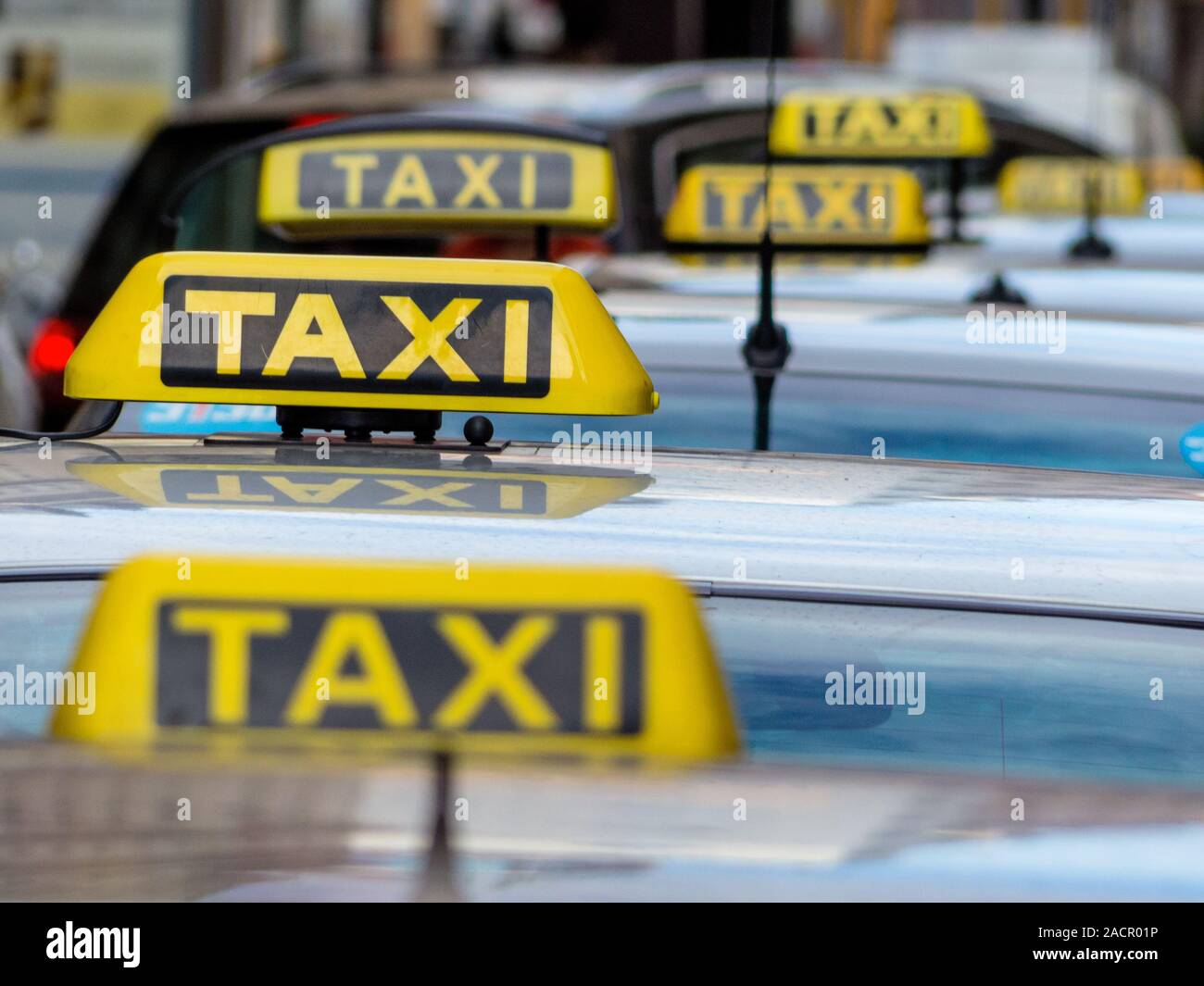 Taxi stance immagini e fotografie stock ad alta risoluzione - Alamy