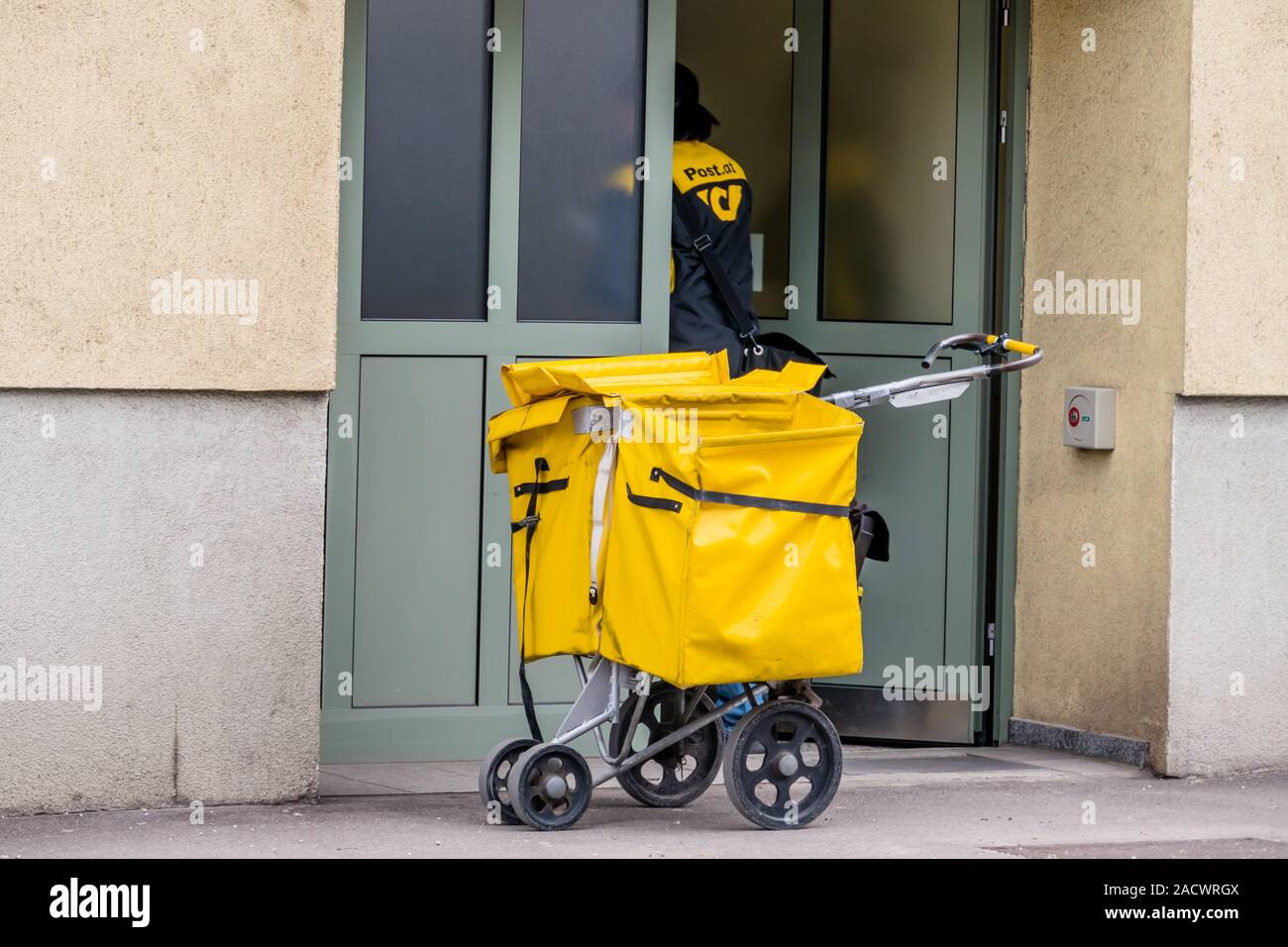 Postini postine immagini e fotografie stock ad alta risoluzione - Alamy