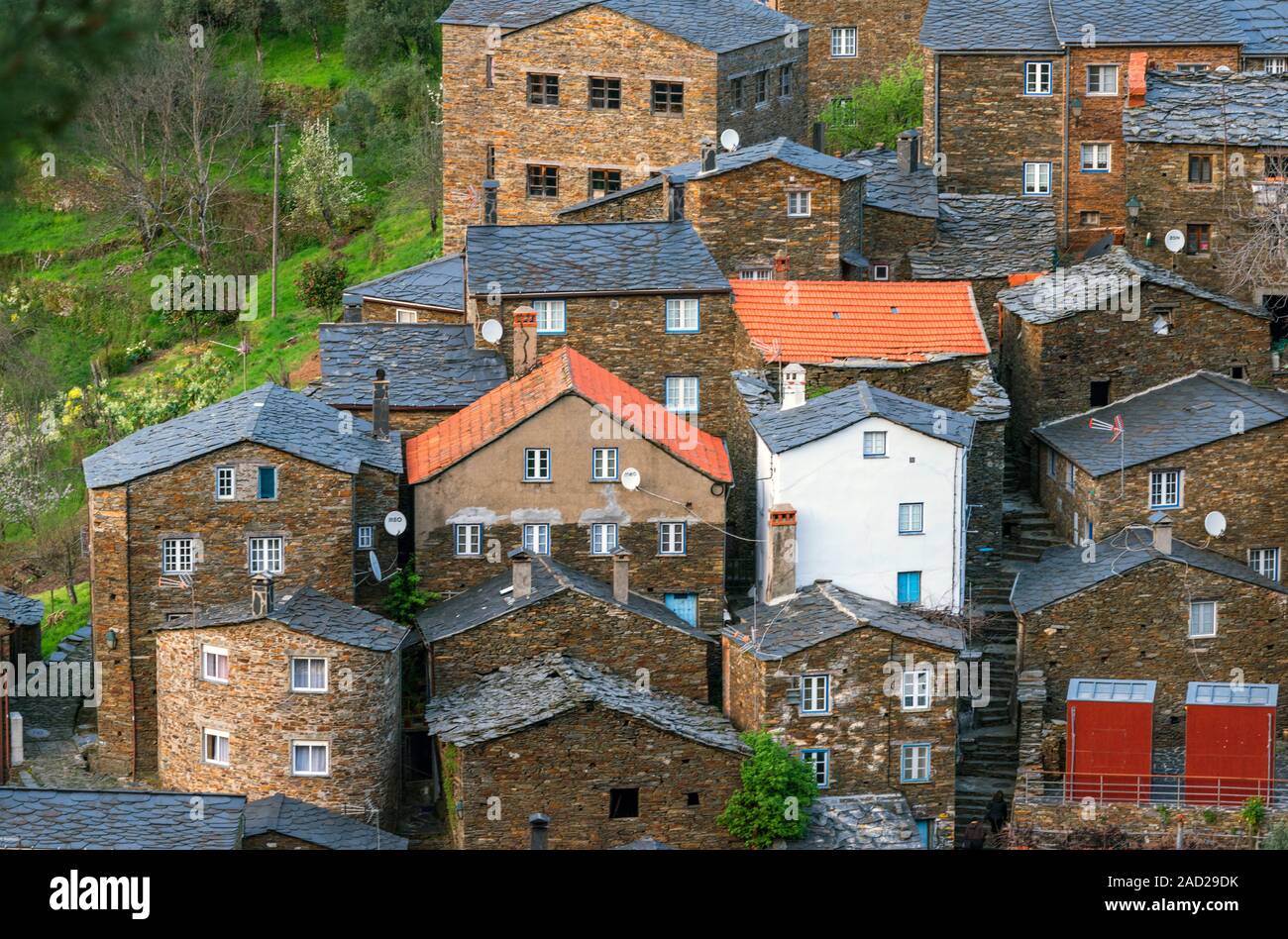 Schist stone village immagini e fotografie stock ad alta risoluzione ...