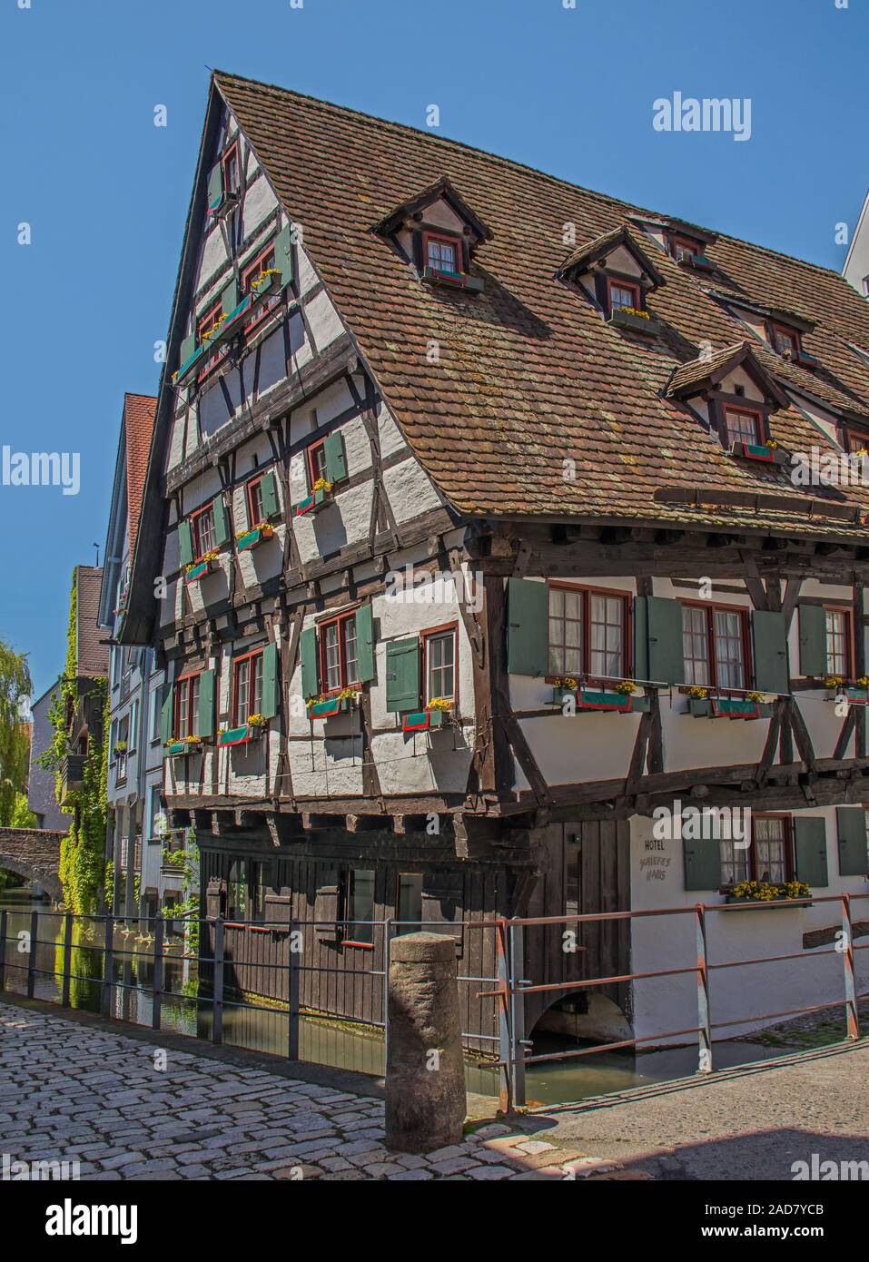 La storia della casa storta immagini e fotografie stock ad alta ...