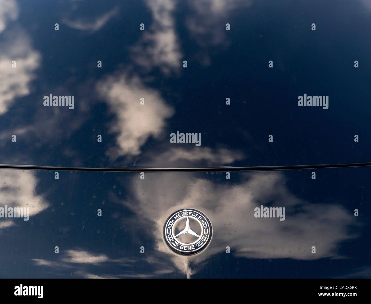 Simbolo mercedes benz immagini e fotografie stock ad alta risoluzione ...
