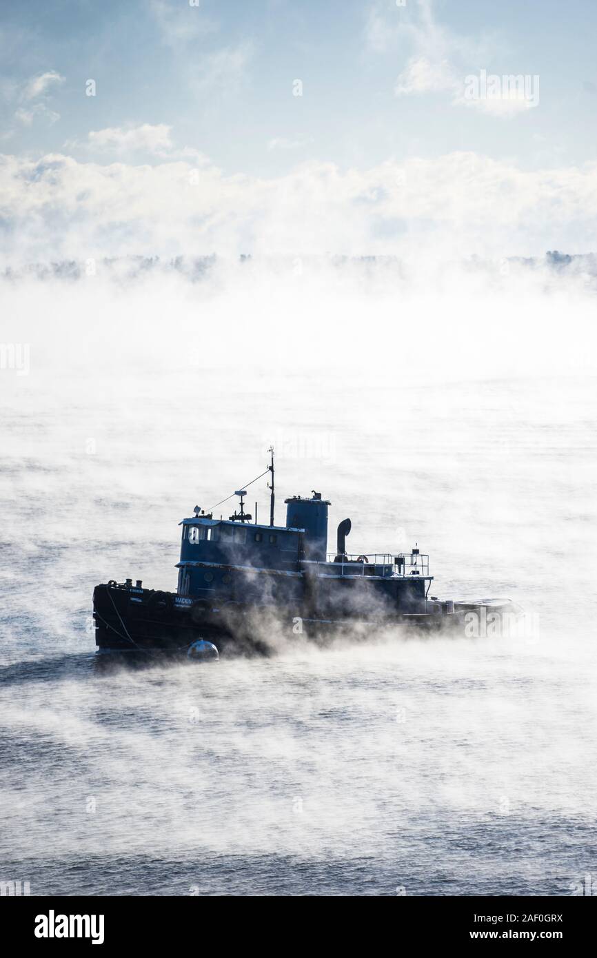 Barca di mare verticale immagini e fotografie stock ad alta risoluzione ...