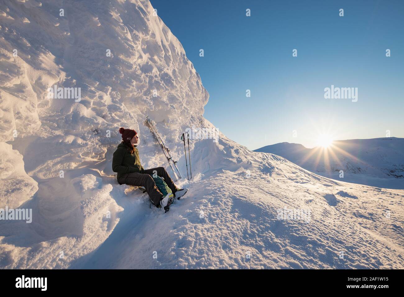 Donna montagna immagini e fotografie stock ad alta risoluzione - Alamy