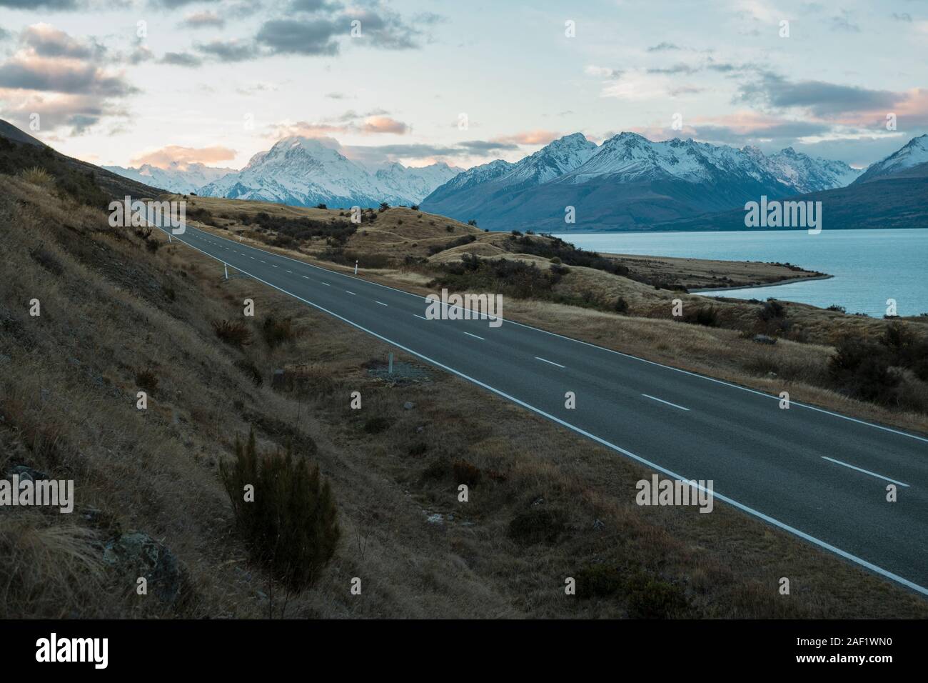 Scena sulla strada del mare immagini e fotografie stock ad alta ...
