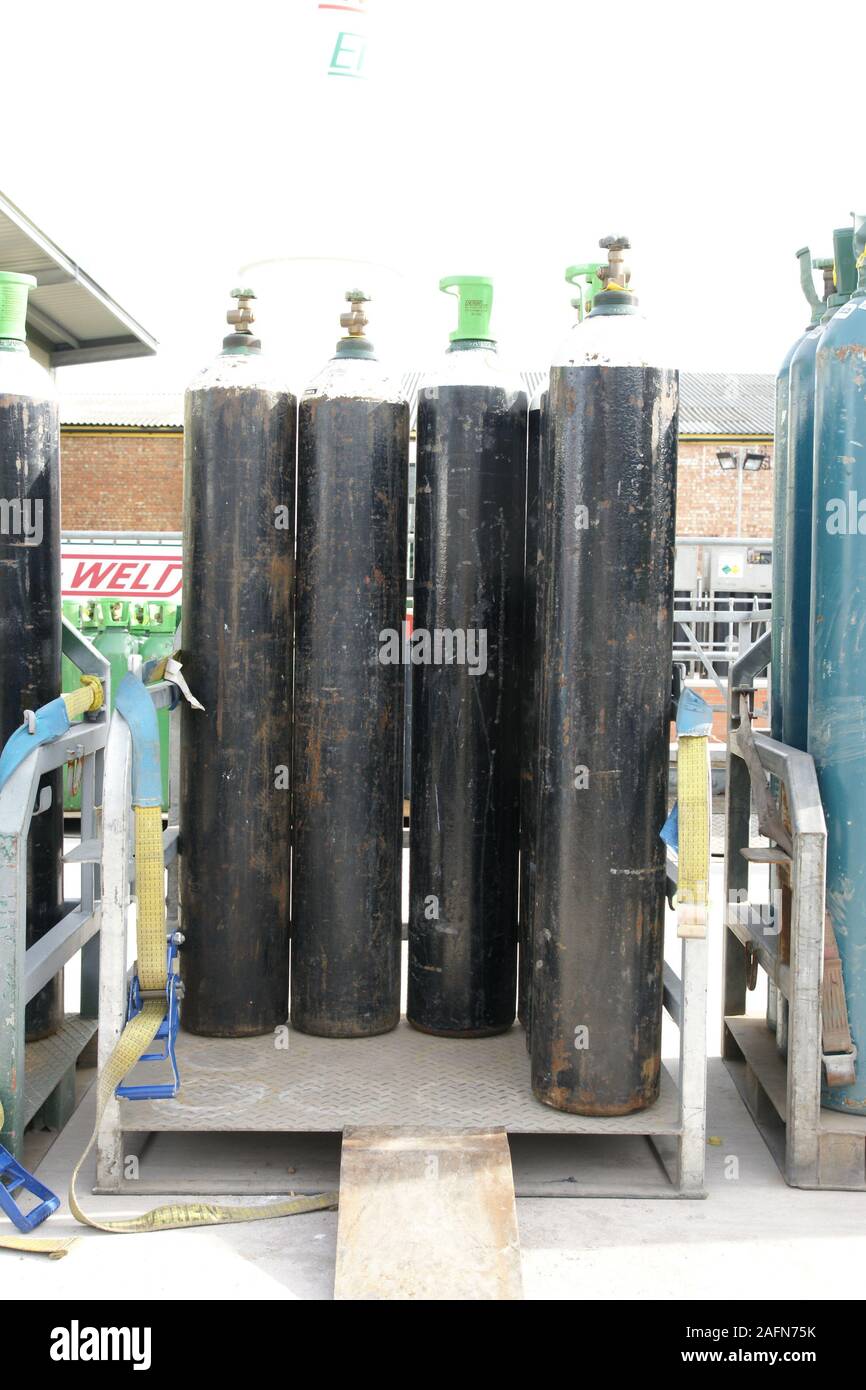 Contenitori cilindri gas compressi immagini e fotografie stock ad alta ...