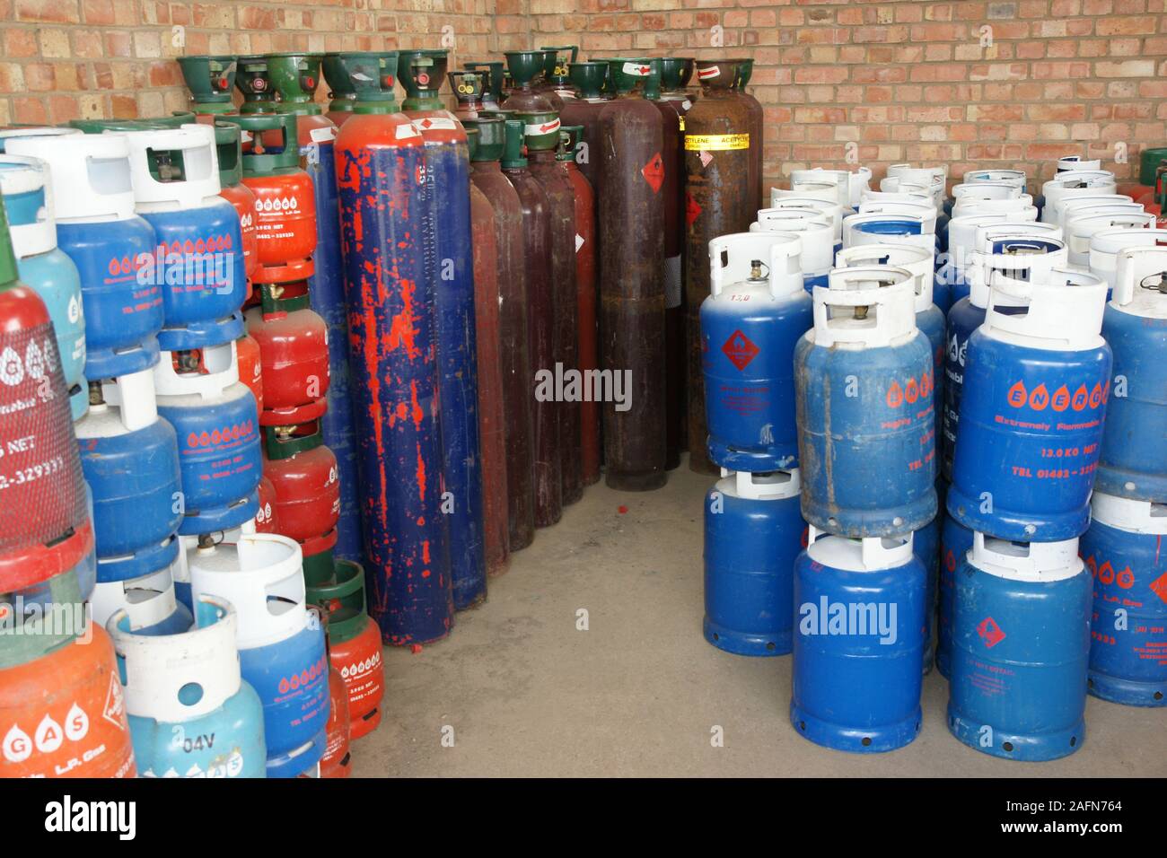 Contenitori cilindri gas compressi immagini e fotografie stock ad alta ...