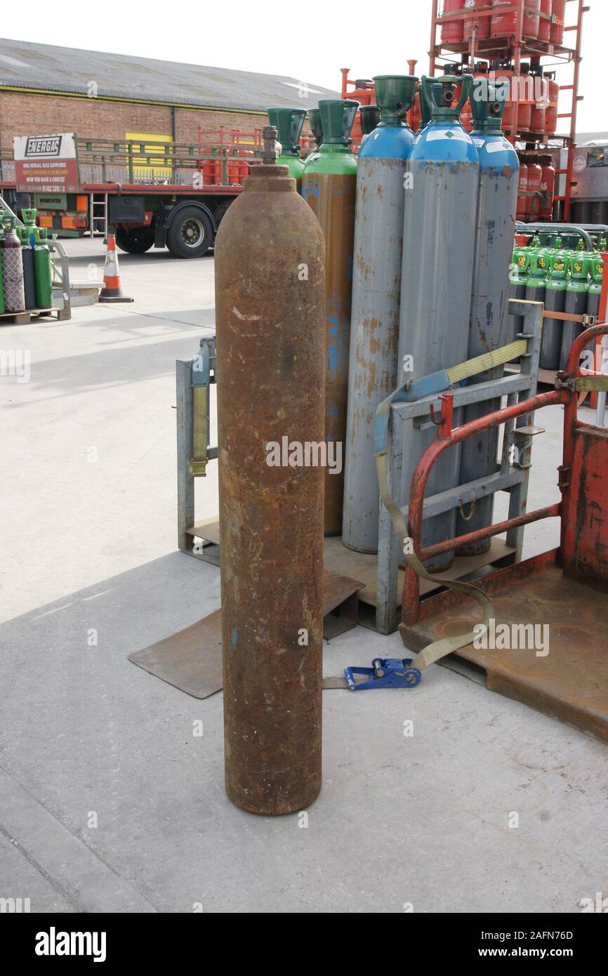 Contenitori cilindri gas compressi immagini e fotografie stock ad alta ...