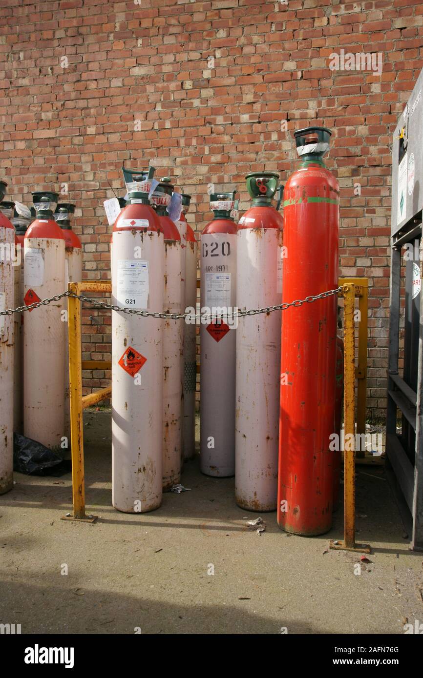 Contenitori cilindri gas compressi immagini e fotografie stock ad alta ...