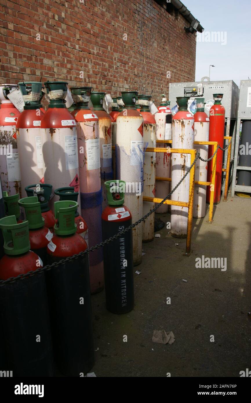 Contenitori cilindri gas compressi immagini e fotografie stock ad alta ...