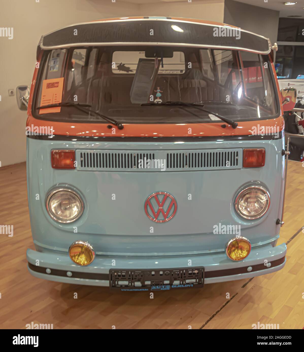 Minibus volkswagen transporter t2 type immagini e fotografie stock ad ...