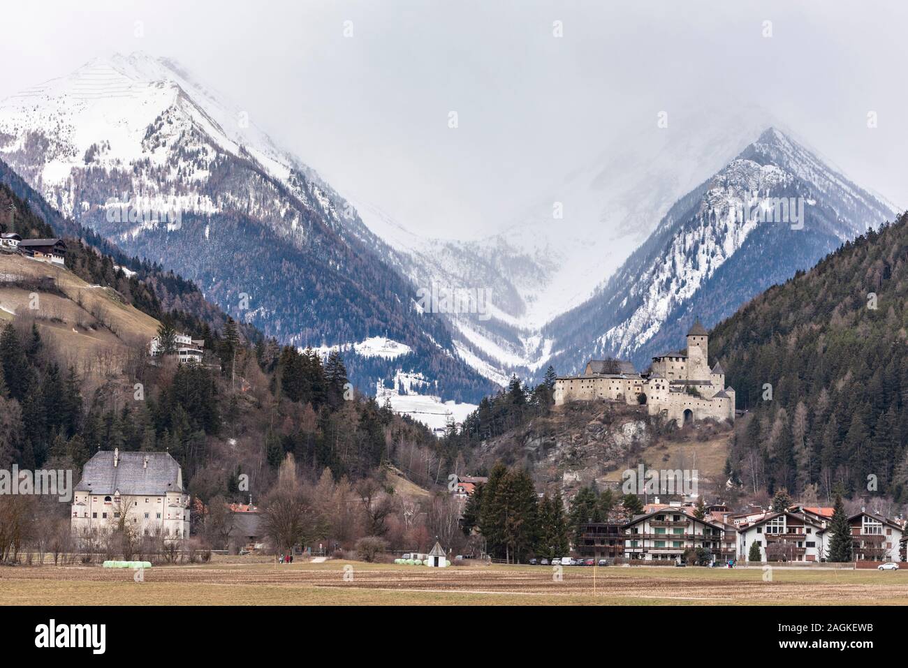 Castello tures immagini e fotografie stock ad alta risoluzione - Alamy