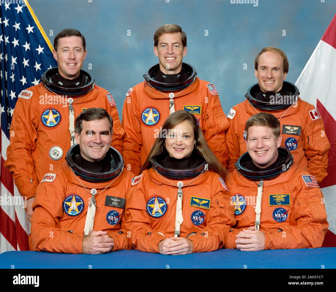 (Agosto 1992) --- questi cinque gli astronauti della NASA e un canadese payload specialist sono ...