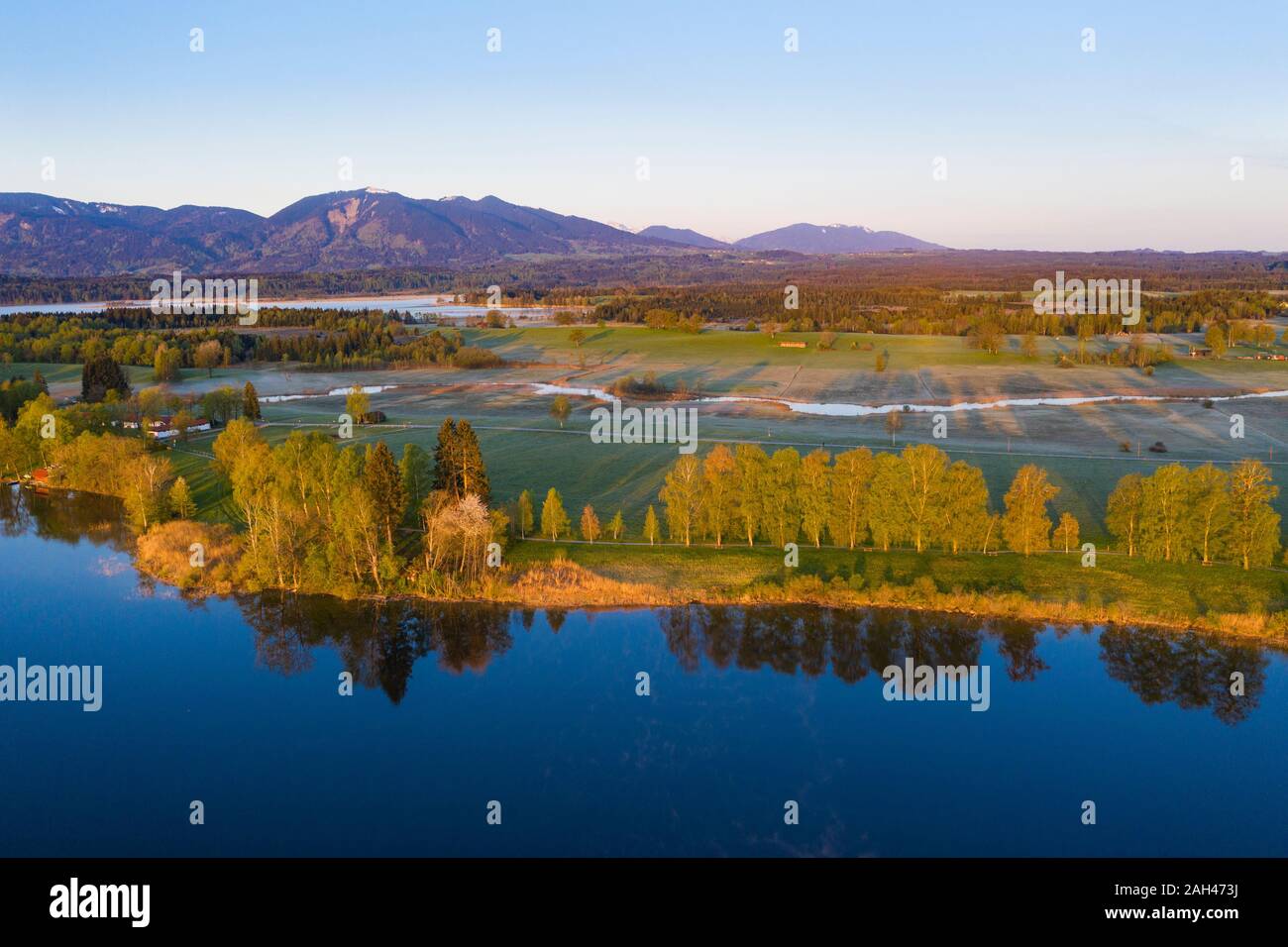 Riva del lago staffelsee lago in uffing staffelsee immagini e ...