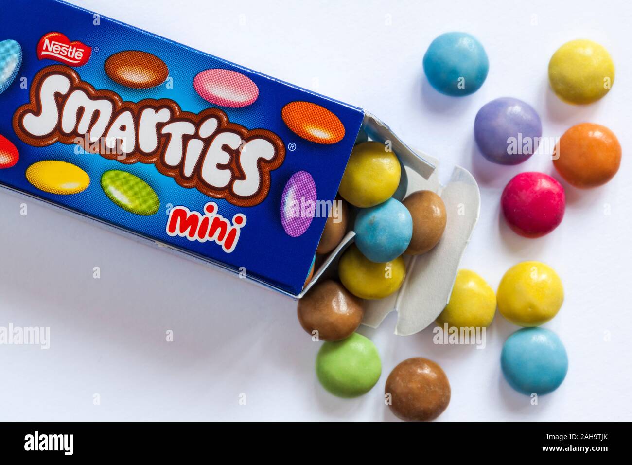 Nestle trattare il formato nestle mini smarties immagini e fotografie stock ad alta risoluzione ...
