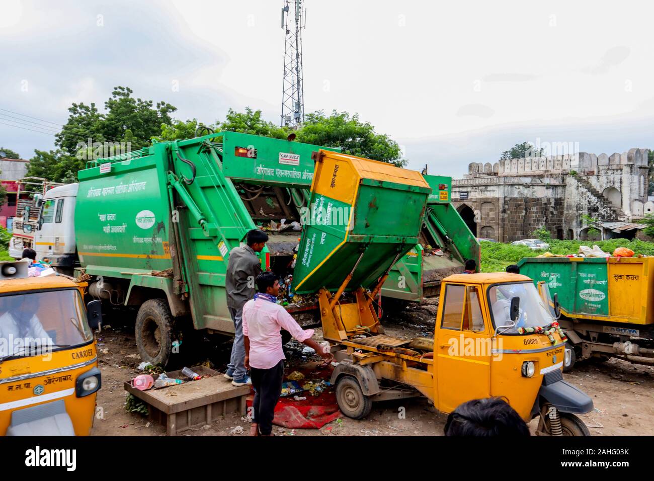 Waste collection india immagini e fotografie stock ad alta risoluzione ...