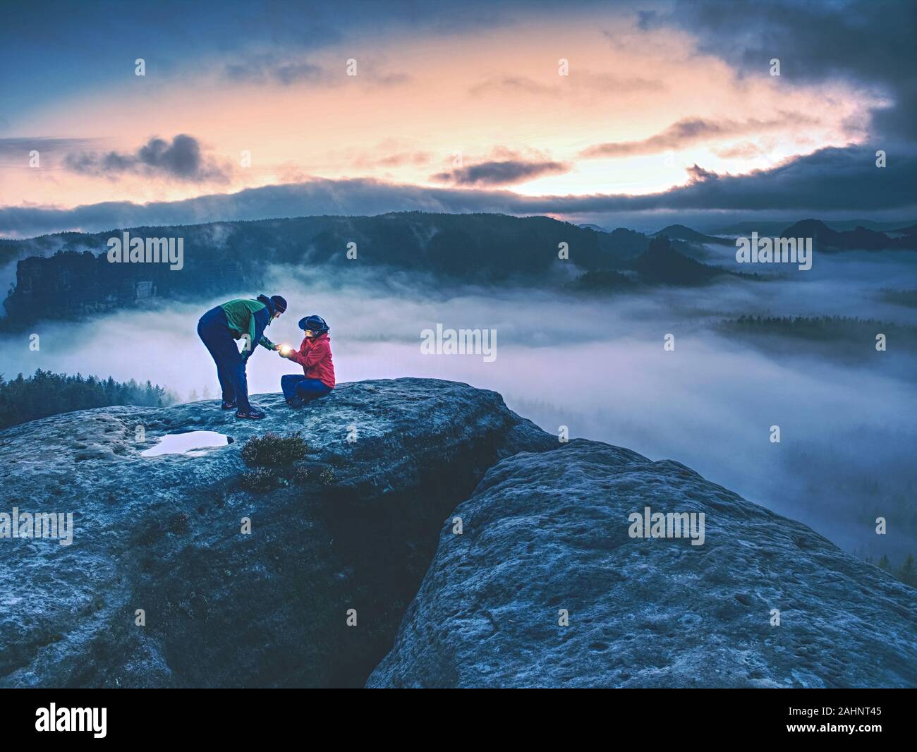Pericolo Di Fulmini In Piscina Immagini e Fotos Stock - Alamy