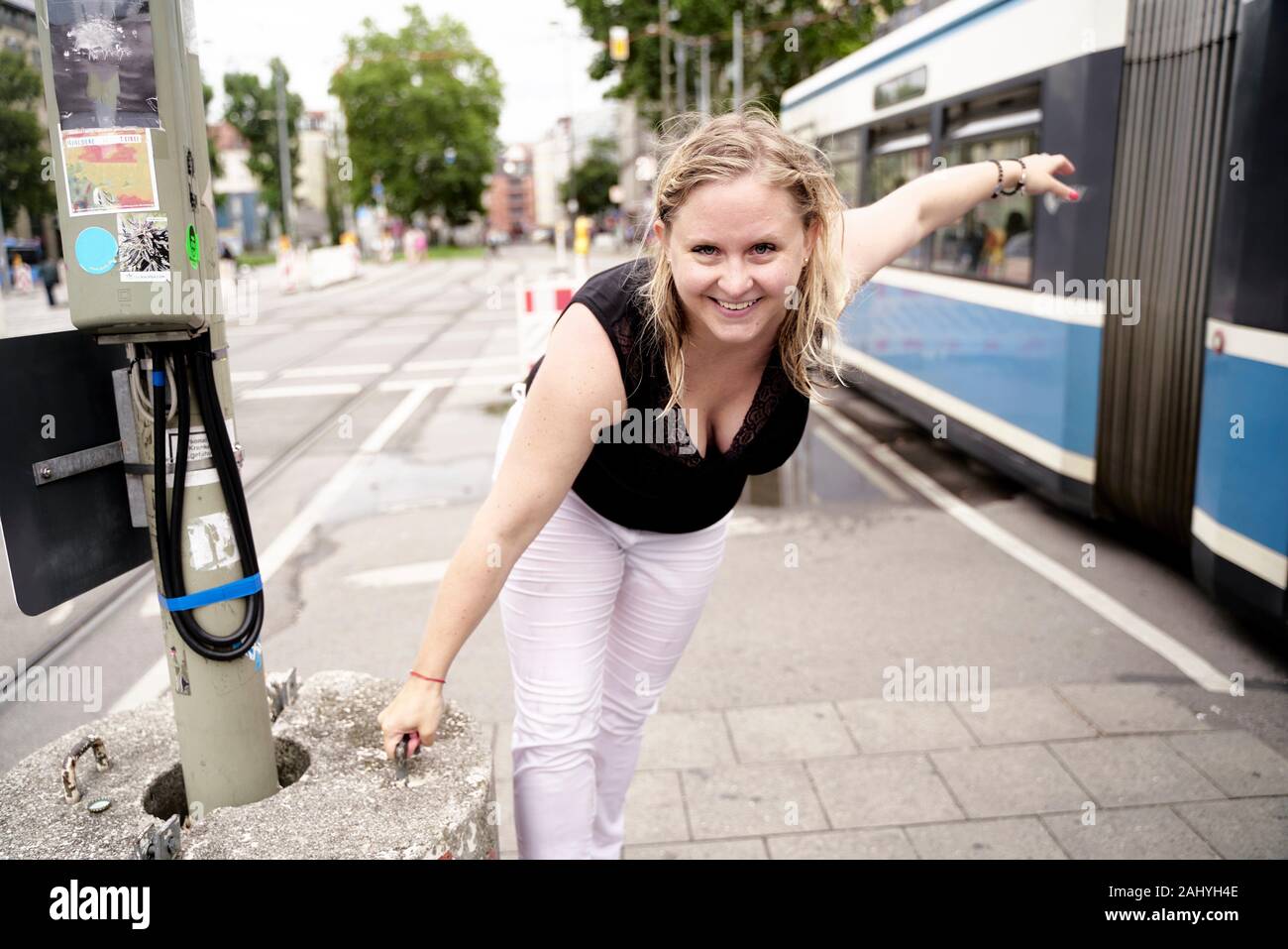 Cleavage fat woman immagini e fotografie stock ad alta risoluzione - Alamy