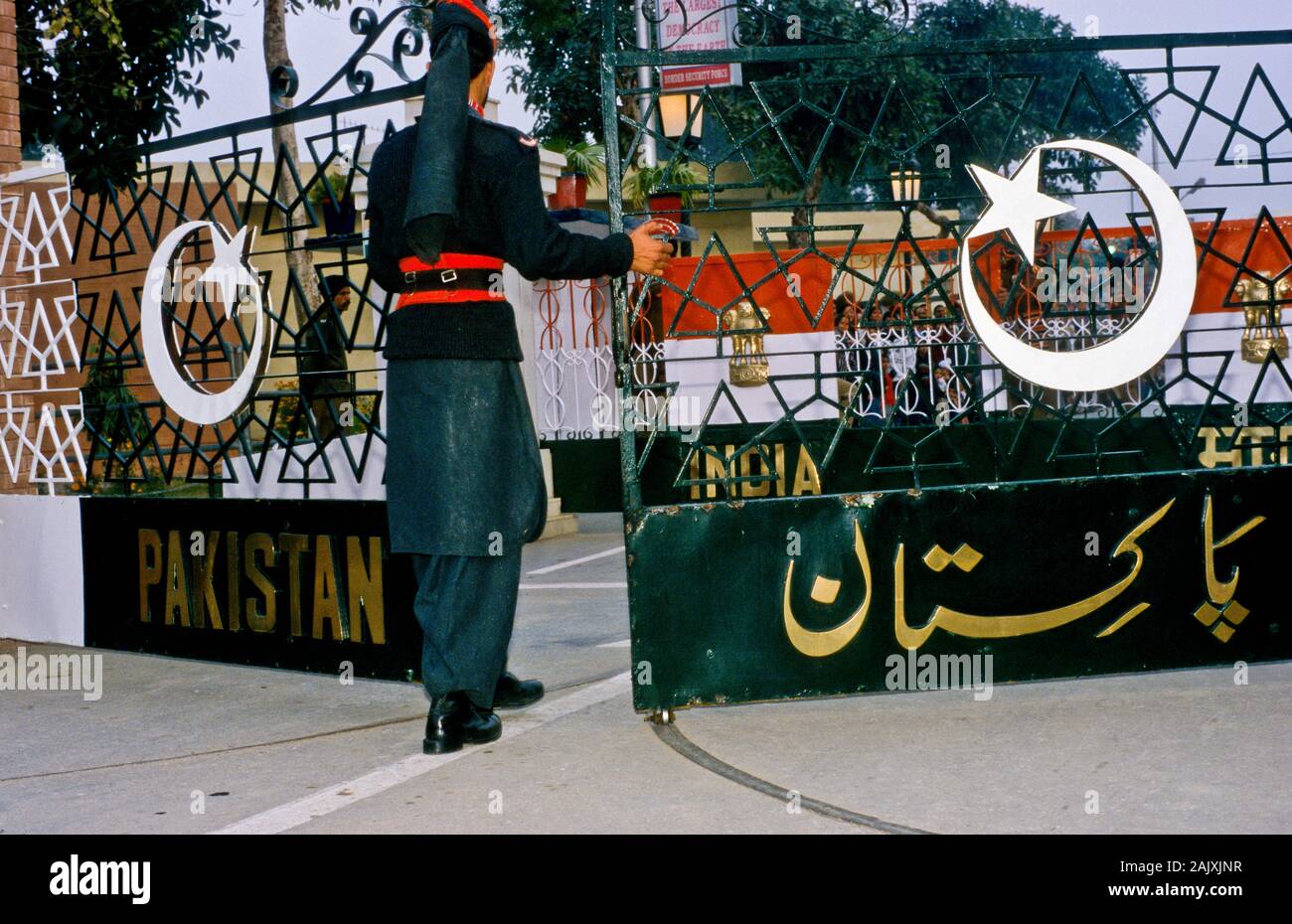 India pakistan border gate immagini e fotografie stock ad alta ...