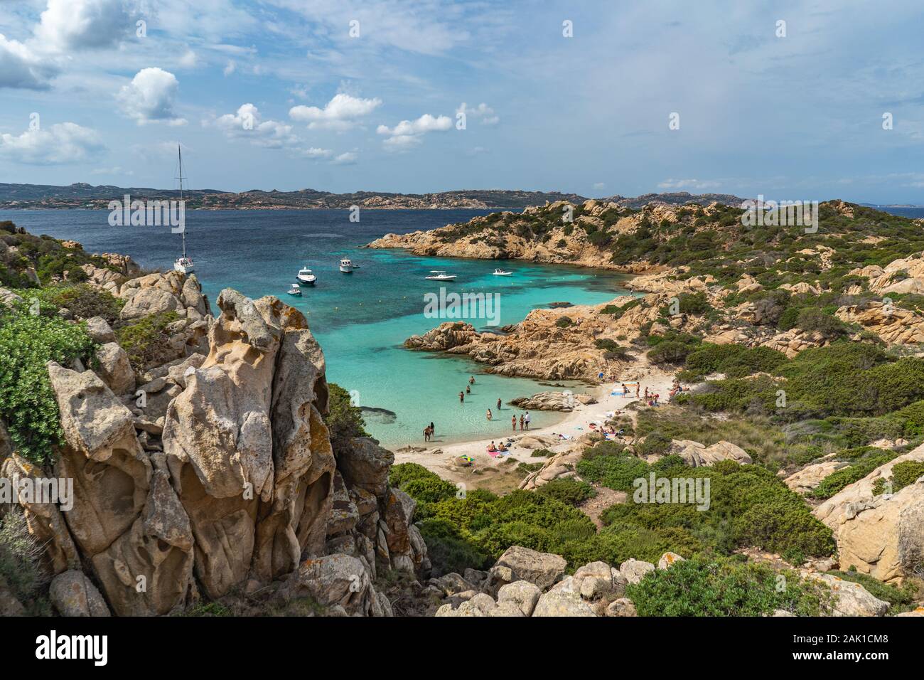 La vista sulla bellissima Cala Napoletana. Spiagge di Caprera Isola ...