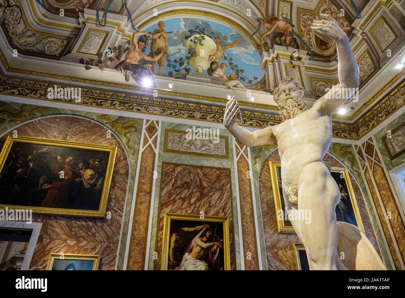 Statue of silenus immagini e fotografie stock ad alta risoluzione - Alamy